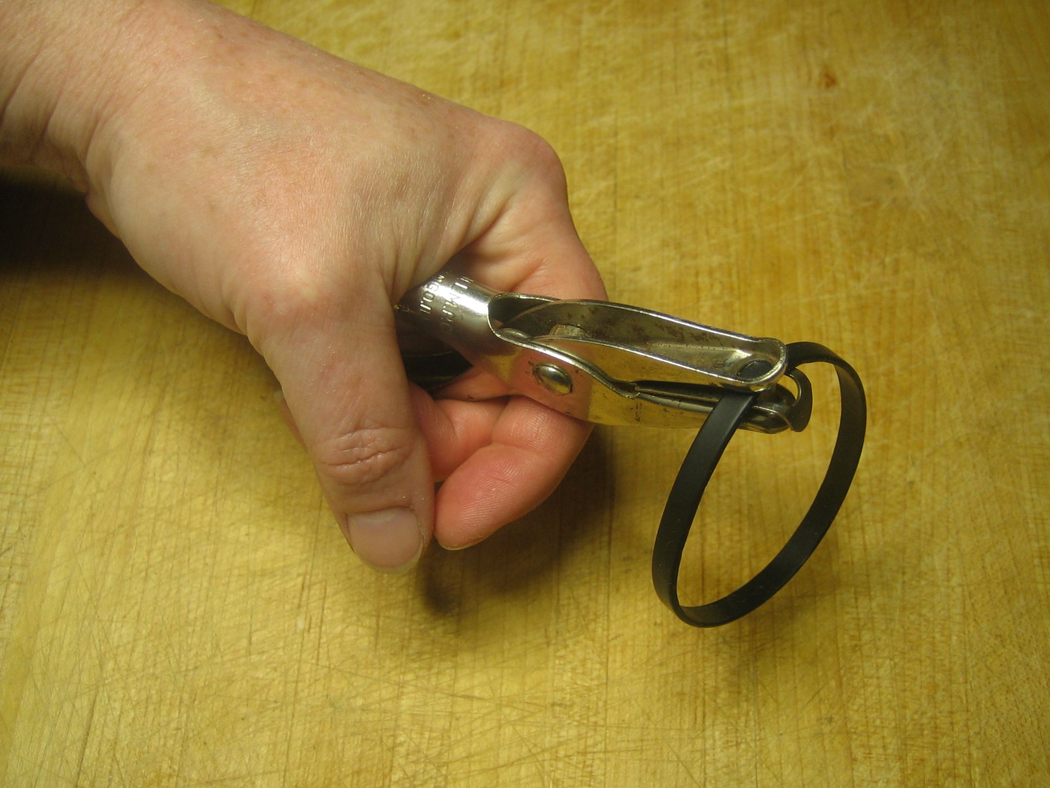 Fix Loose Eyeglasses With a Rubber Band : 5 Steps (with Pictures ...