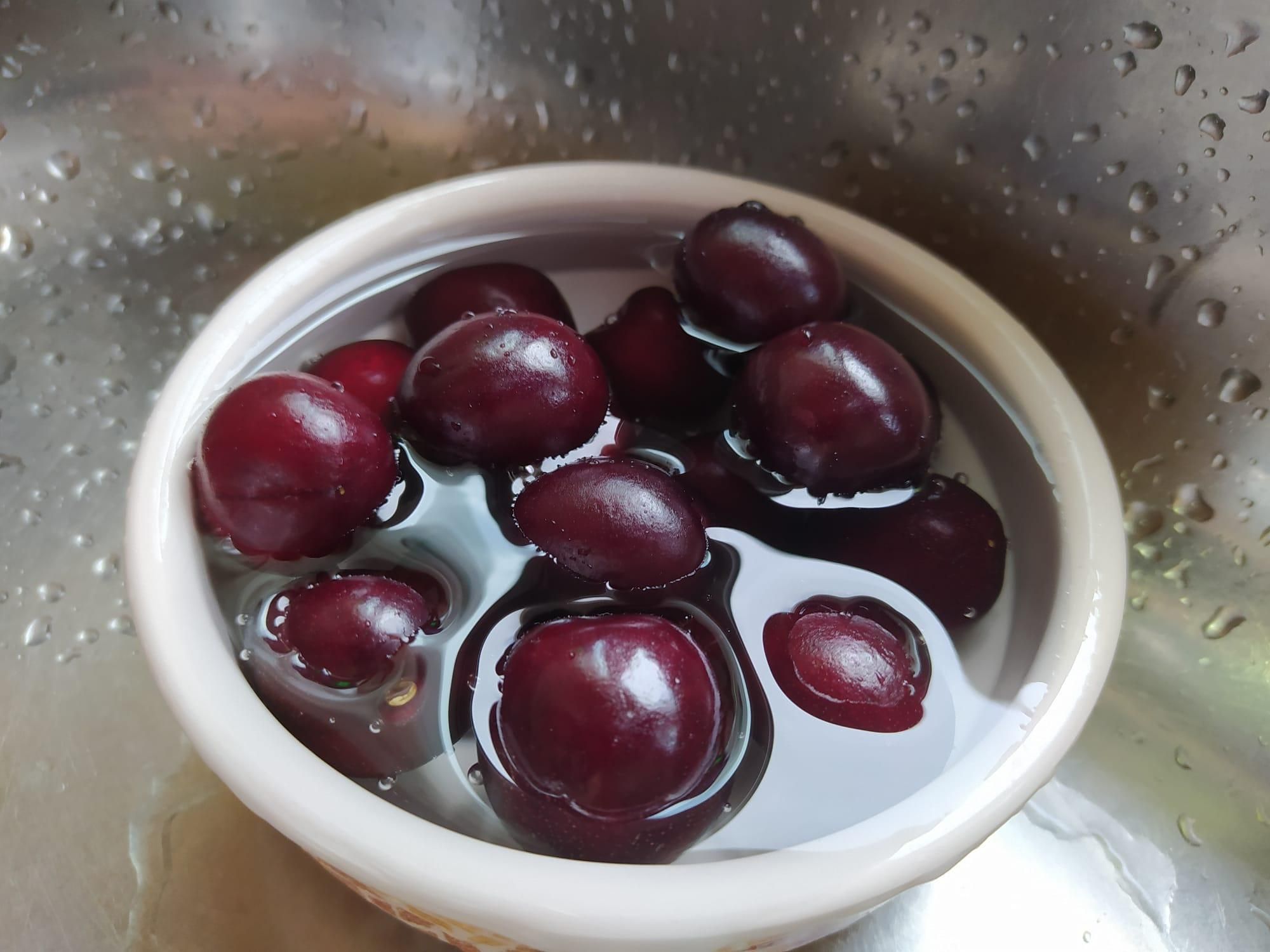 Simple and Healthy Ice Lolly Cherry, Banana and Lemon : 6 Steps (with ...