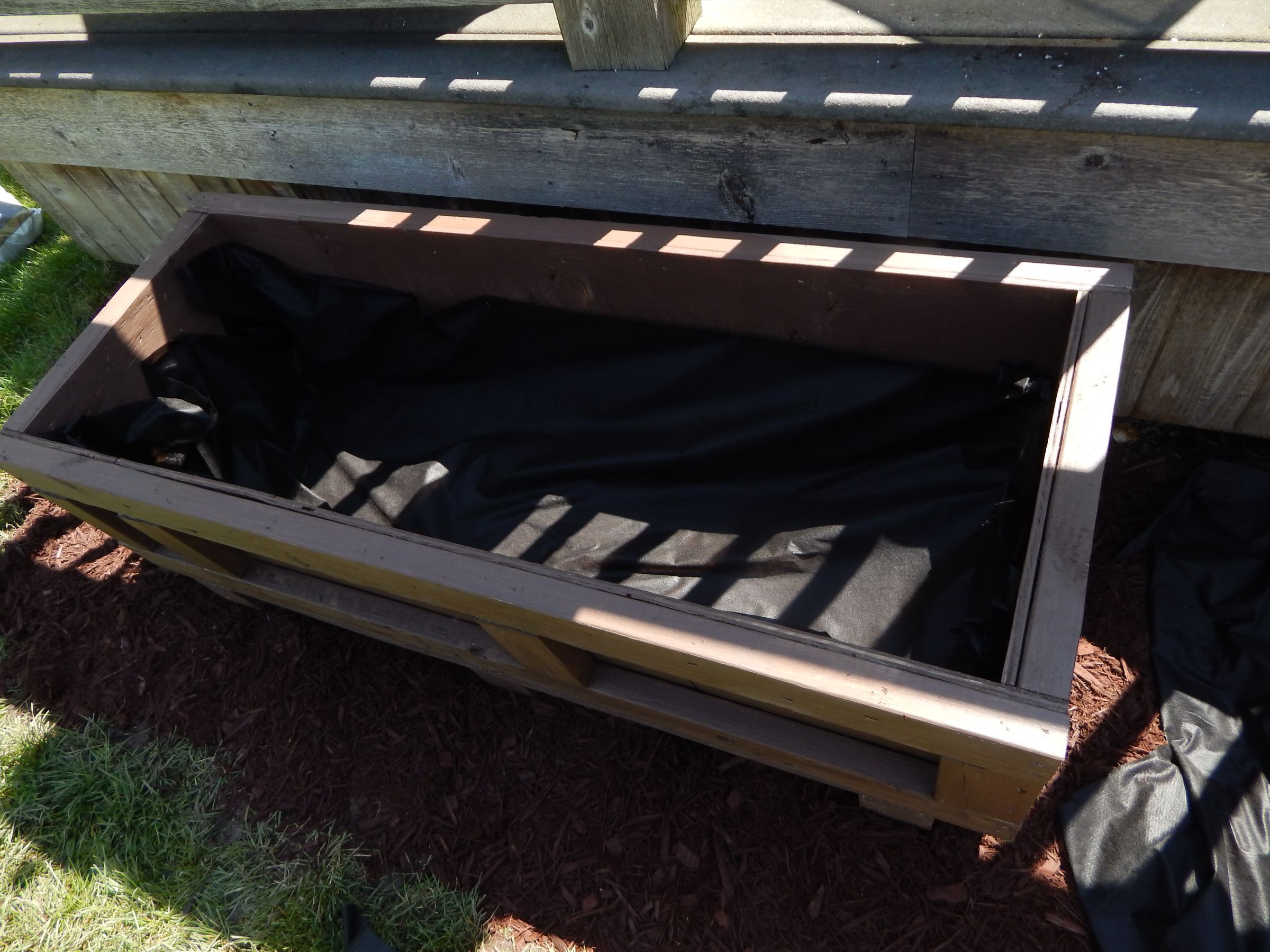 Large Outdoor Planter From a Recycled Shipping Crate : 5 Steps (with ...