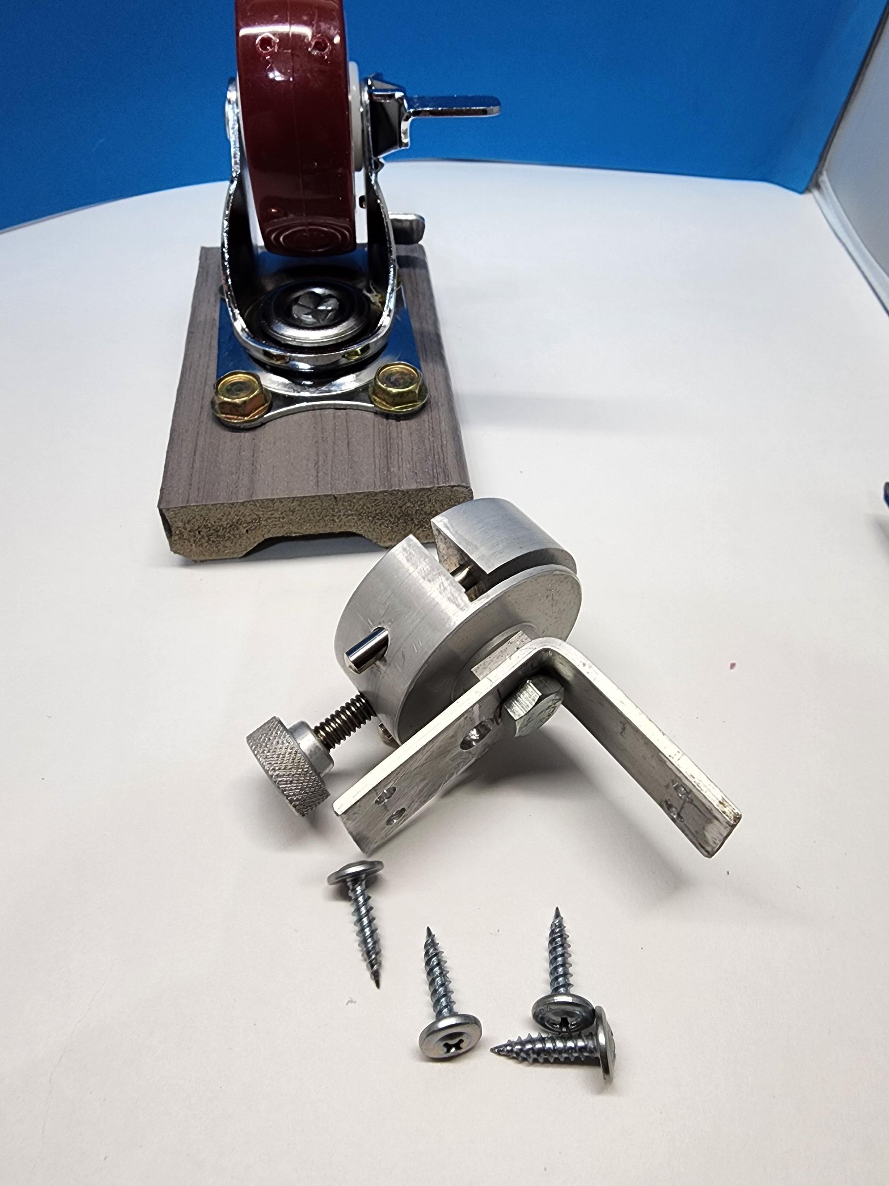 Engraving Vise, Mini Swivel - Using a Locking Caster : 11 Steps ...