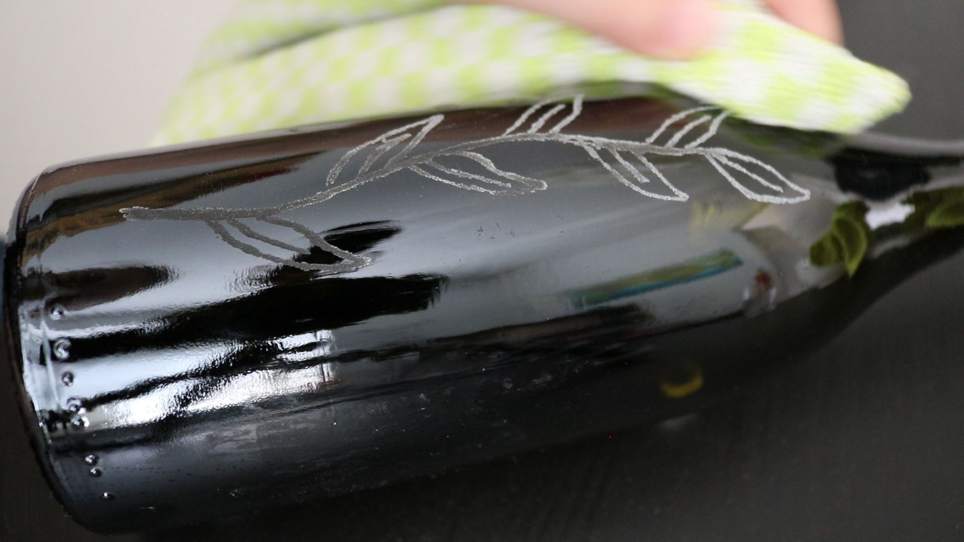Engraving Glass With a Dremel : 4 Steps (with Pictures) - Instructables