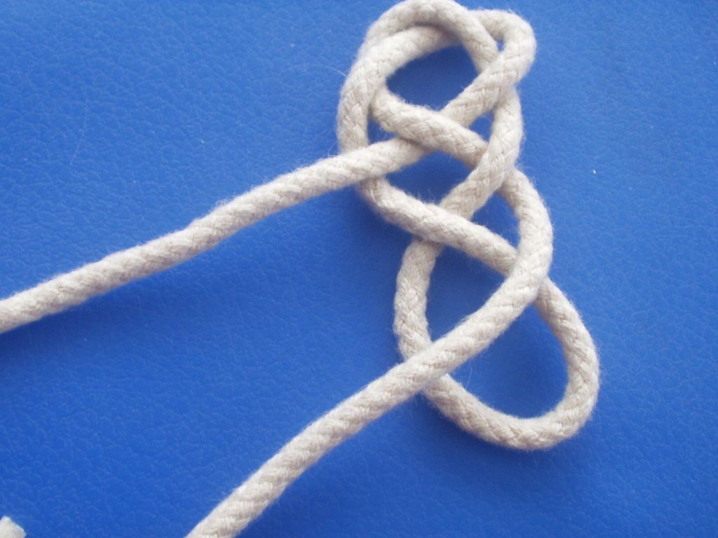 Single Cord 4 Strand Flat Braid: 7 Steps (with Pictures)
