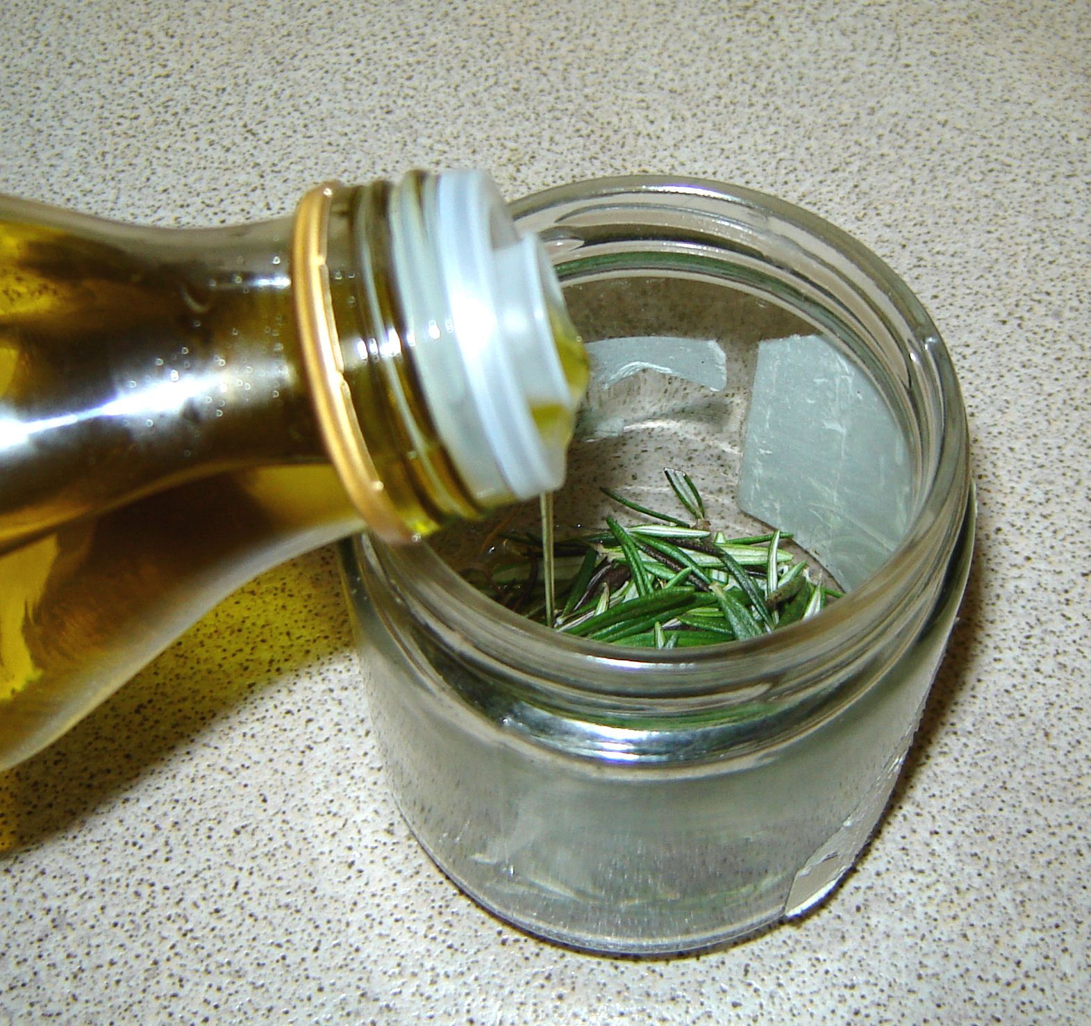 How to Make Infused Oil : 6 Steps (with Pictures) - Instructables
