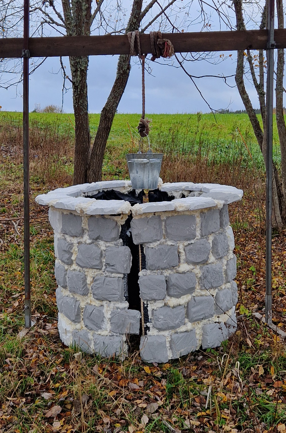 DIY Creepy Faux Well (Lightweight and Dismantlable) : 14 Steps (with ...