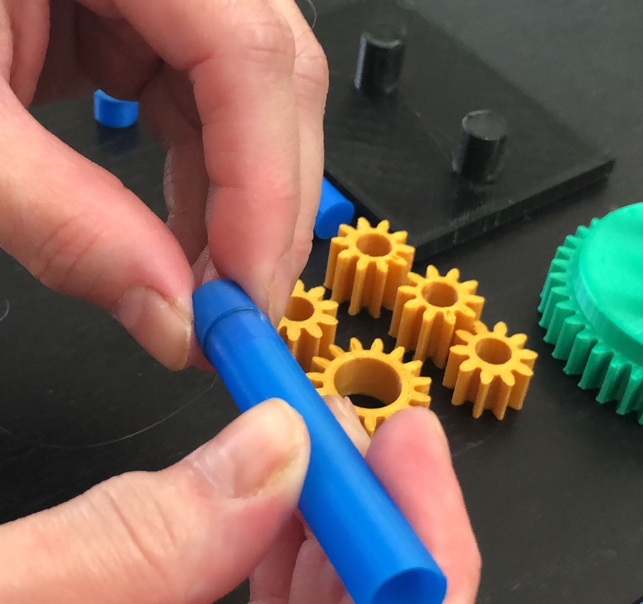 Simple Gear Mechanism (Move Things) : 23 Steps (with Pictures ...