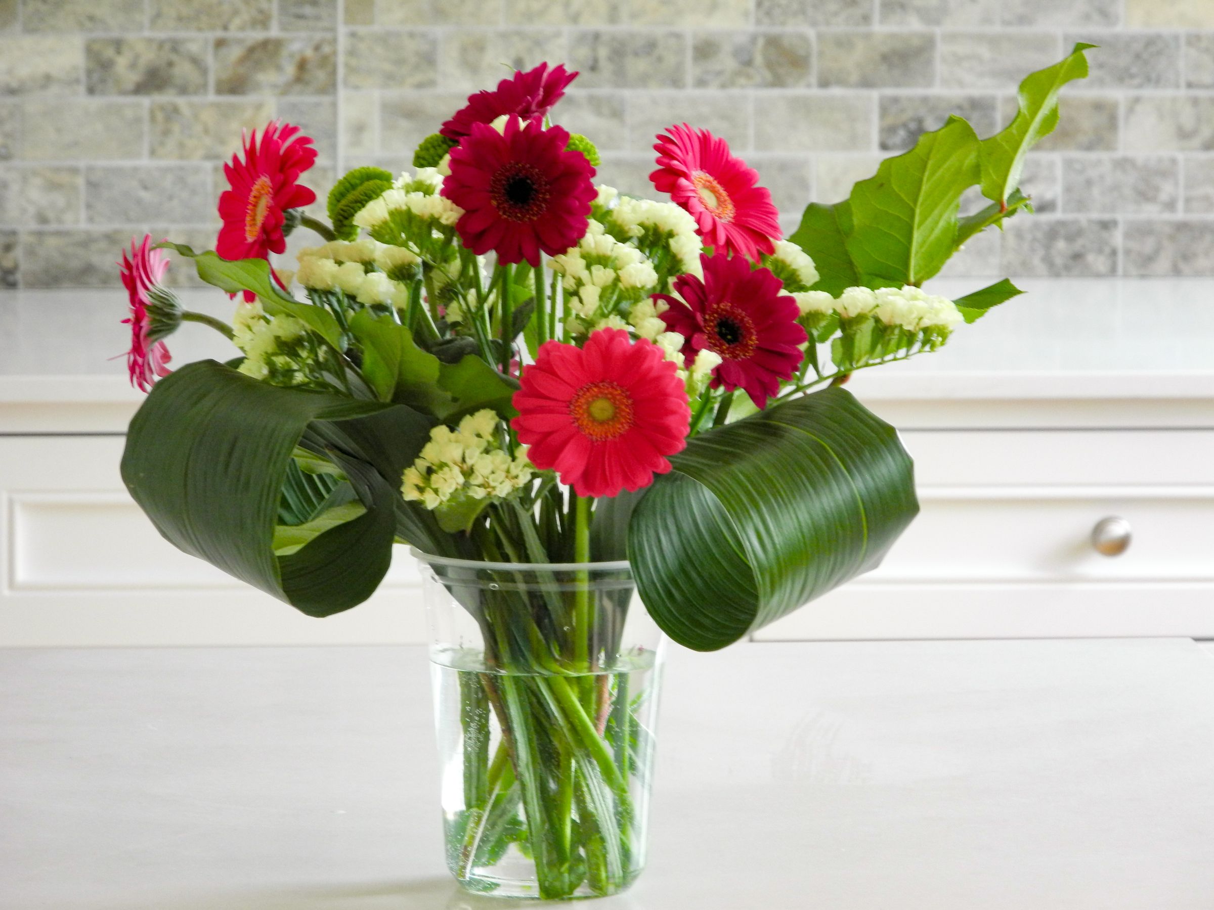 Arrange Flowers Like a Pro With This No Cost Hack! : 9 Steps (with ...