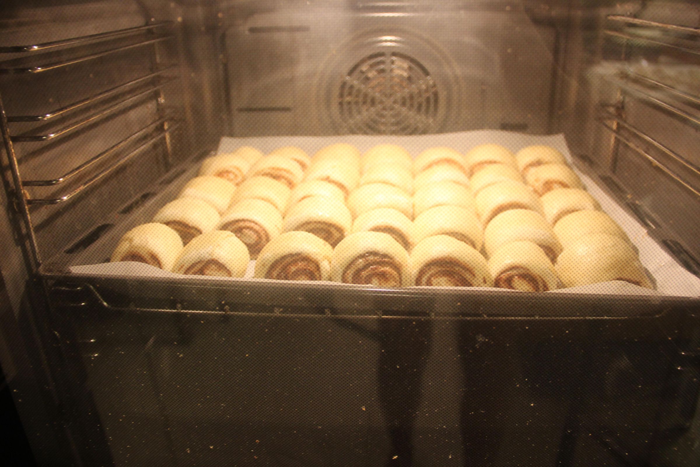 The Best Nutella and Lotus Rolls : 9 Steps (with Pictures) - Instructables