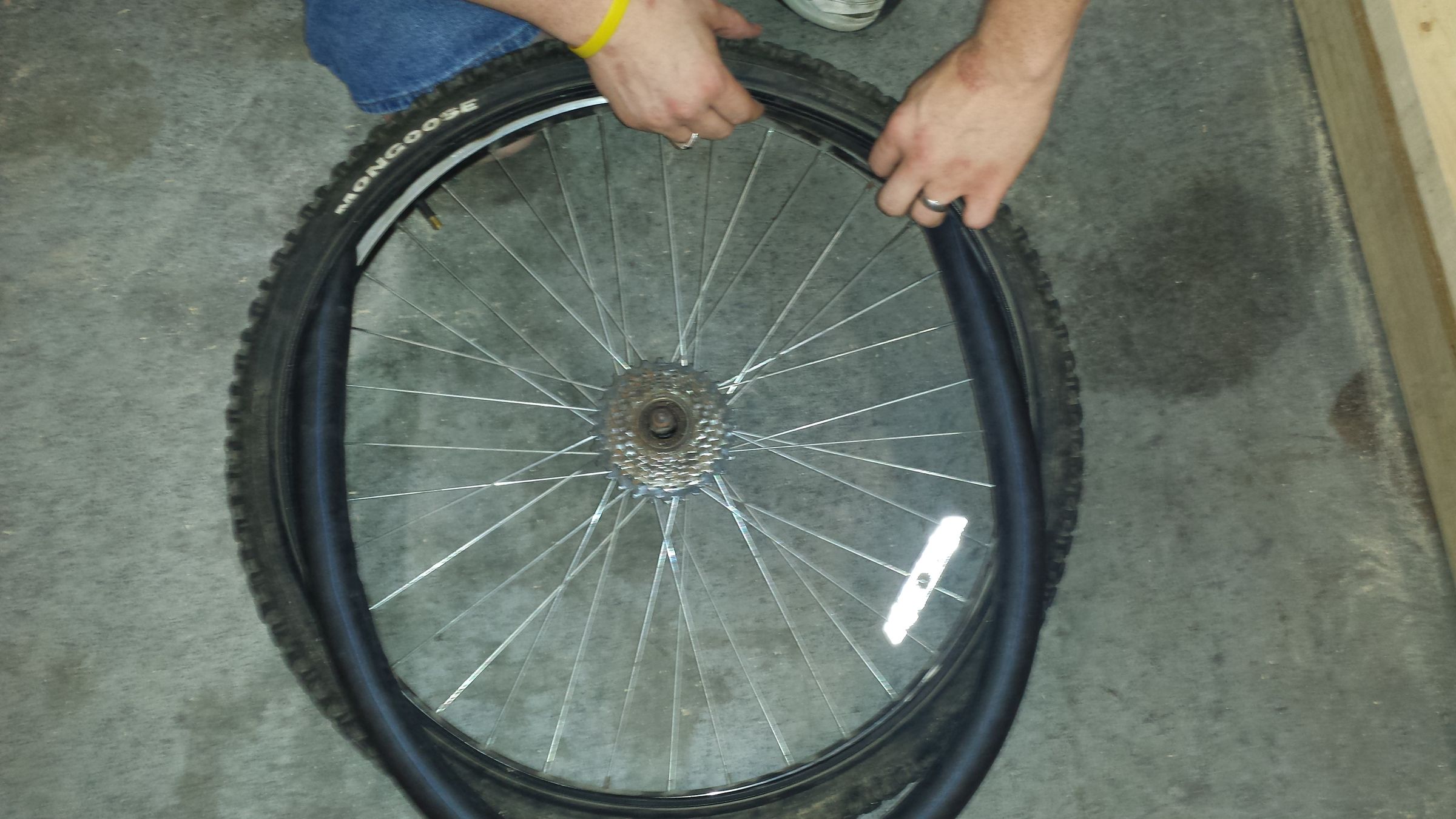 Change a Mountain Bike Tube Without Tools : 6 Steps (with Pictures ...