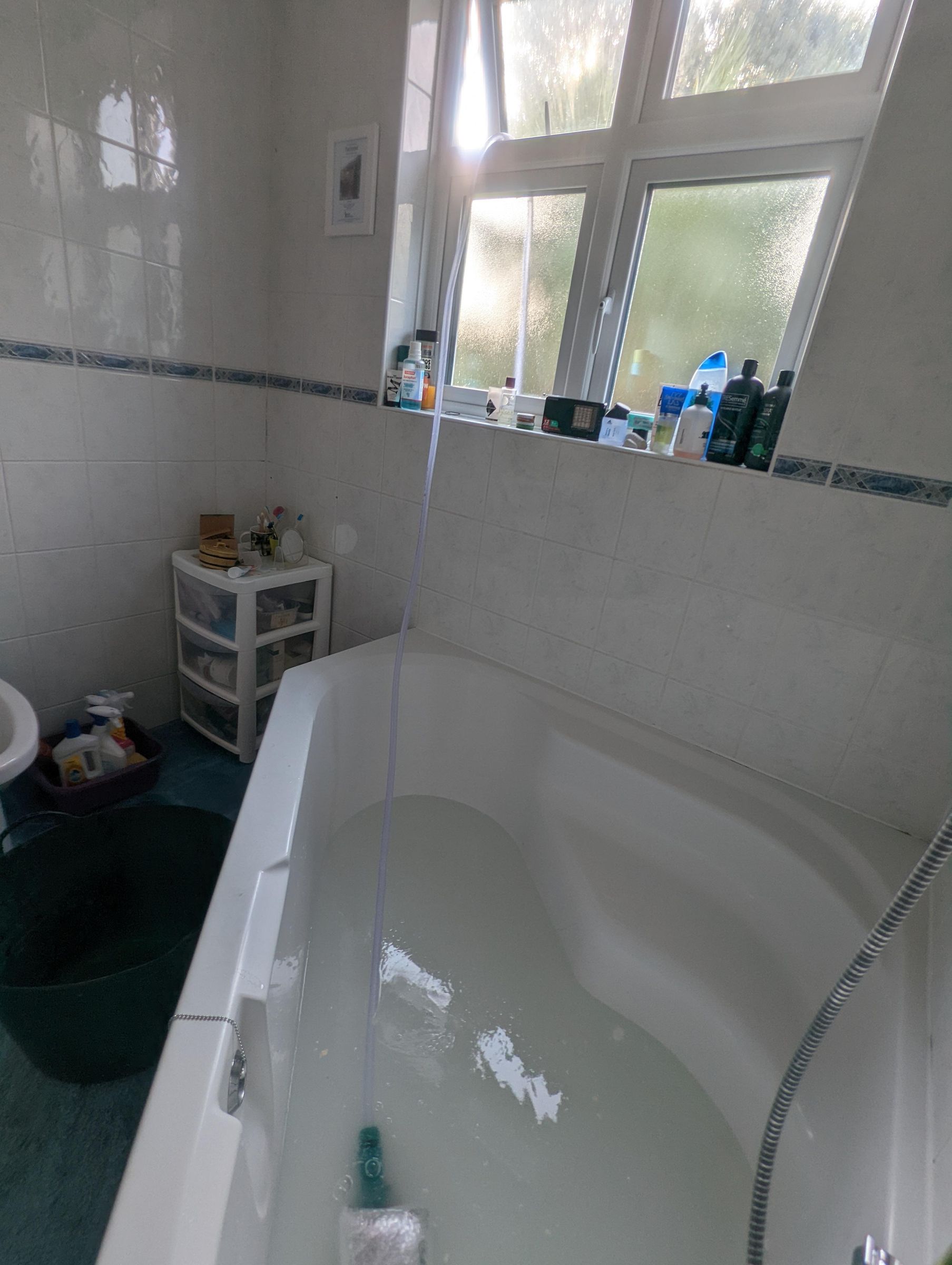 Siphon (Syphon) Bath Water Without Sucking : 5 Steps (with Pictures ...