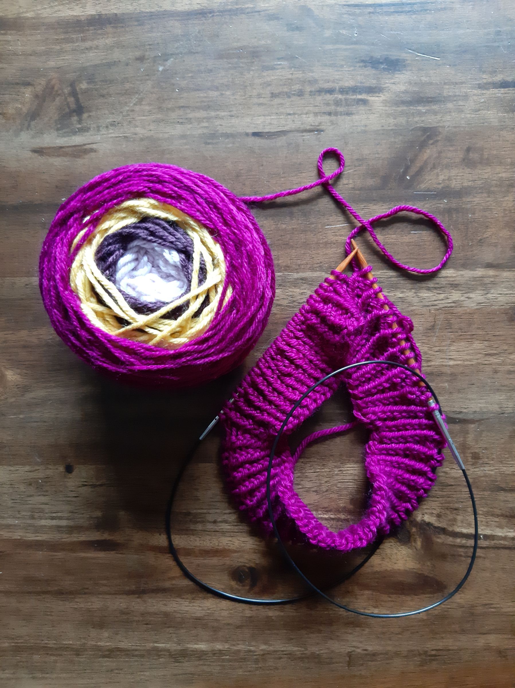 Magic Yarn Ball: Joining Scraps Without Knots : 5 Steps (with Pictures ...