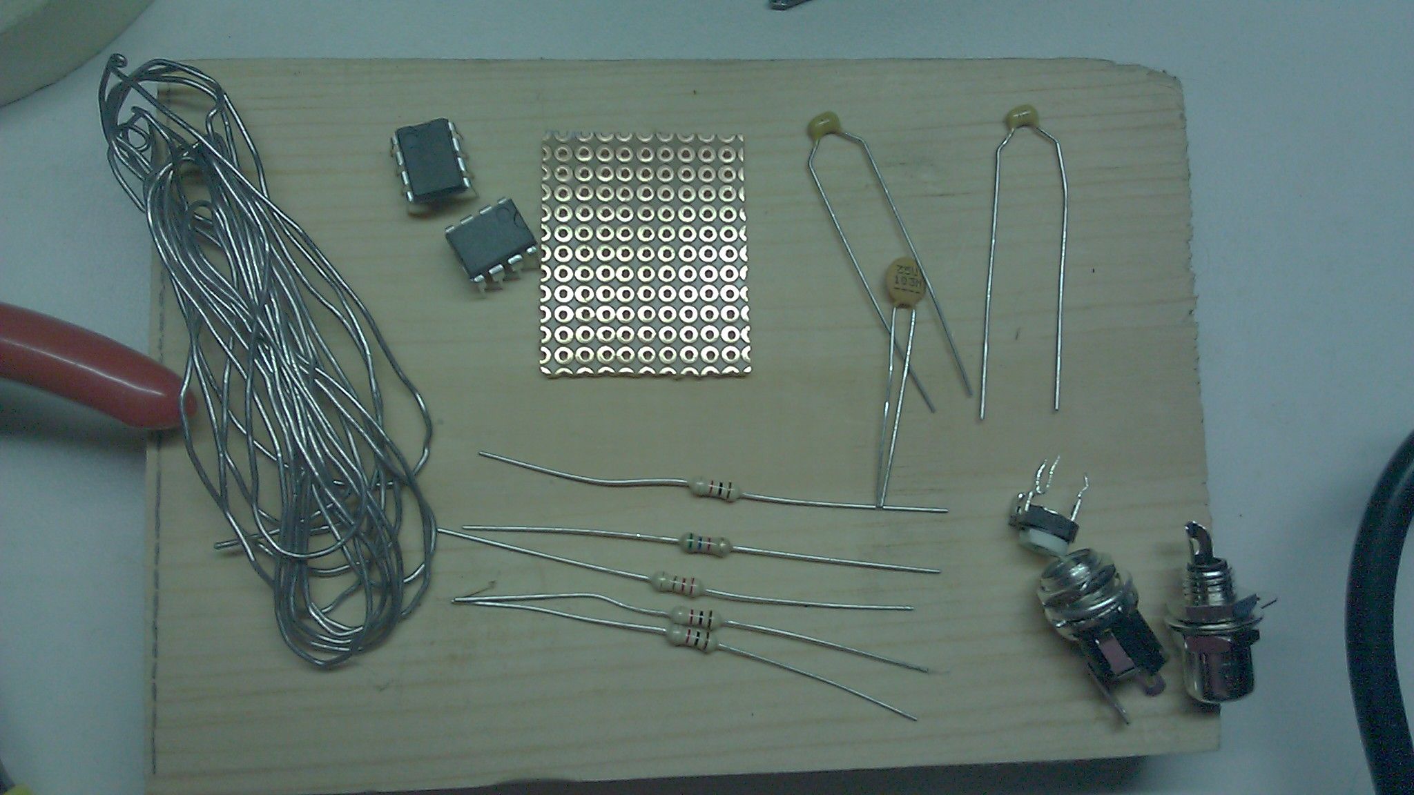 PetSafe Pet Barrier Transmitter : 9 Steps - Instructables