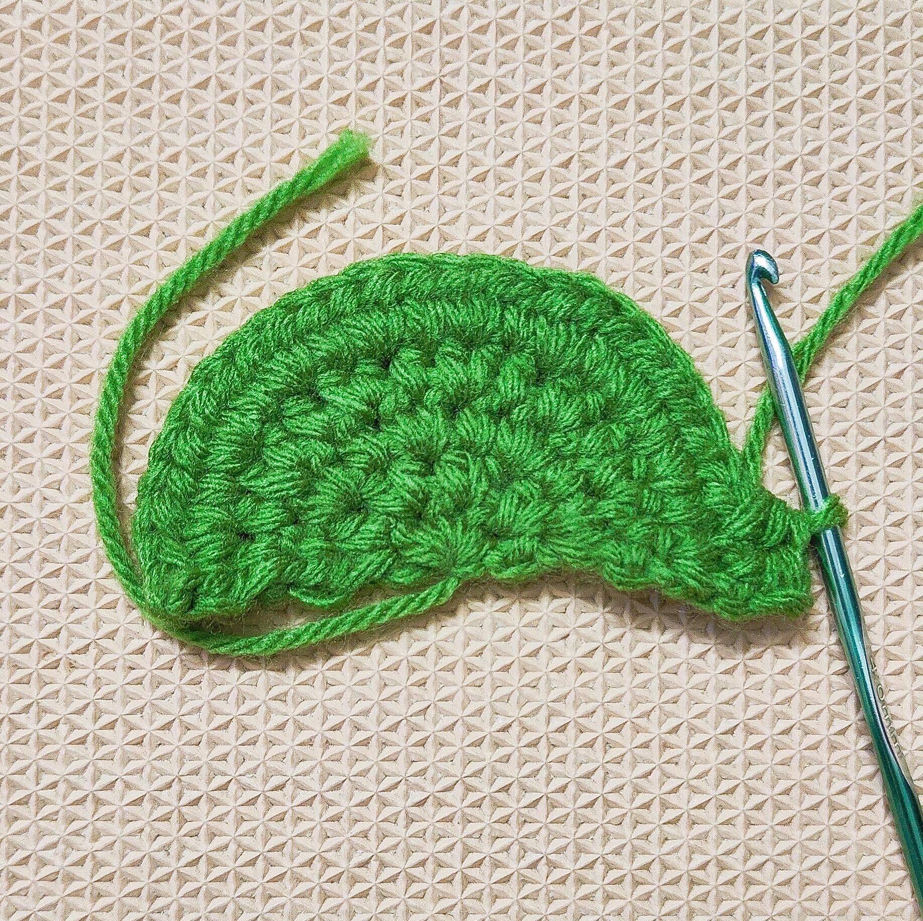 How to Make a Perfect Semi Circle With Half Double Crochets : 7 Steps ...