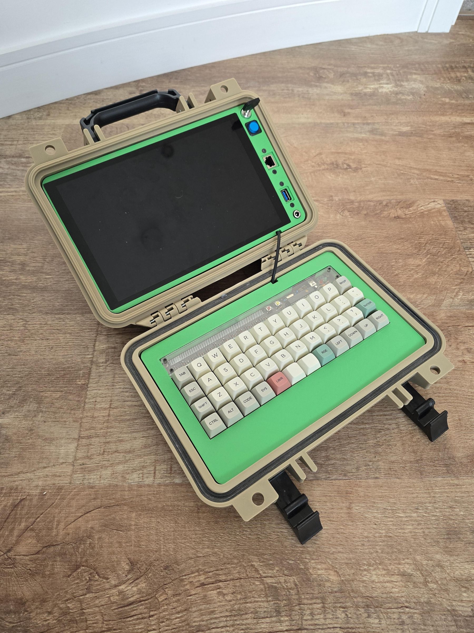 Hard Case Cyber Deck - Raspberry Pi Touch Screen : 11 Steps (with ...
