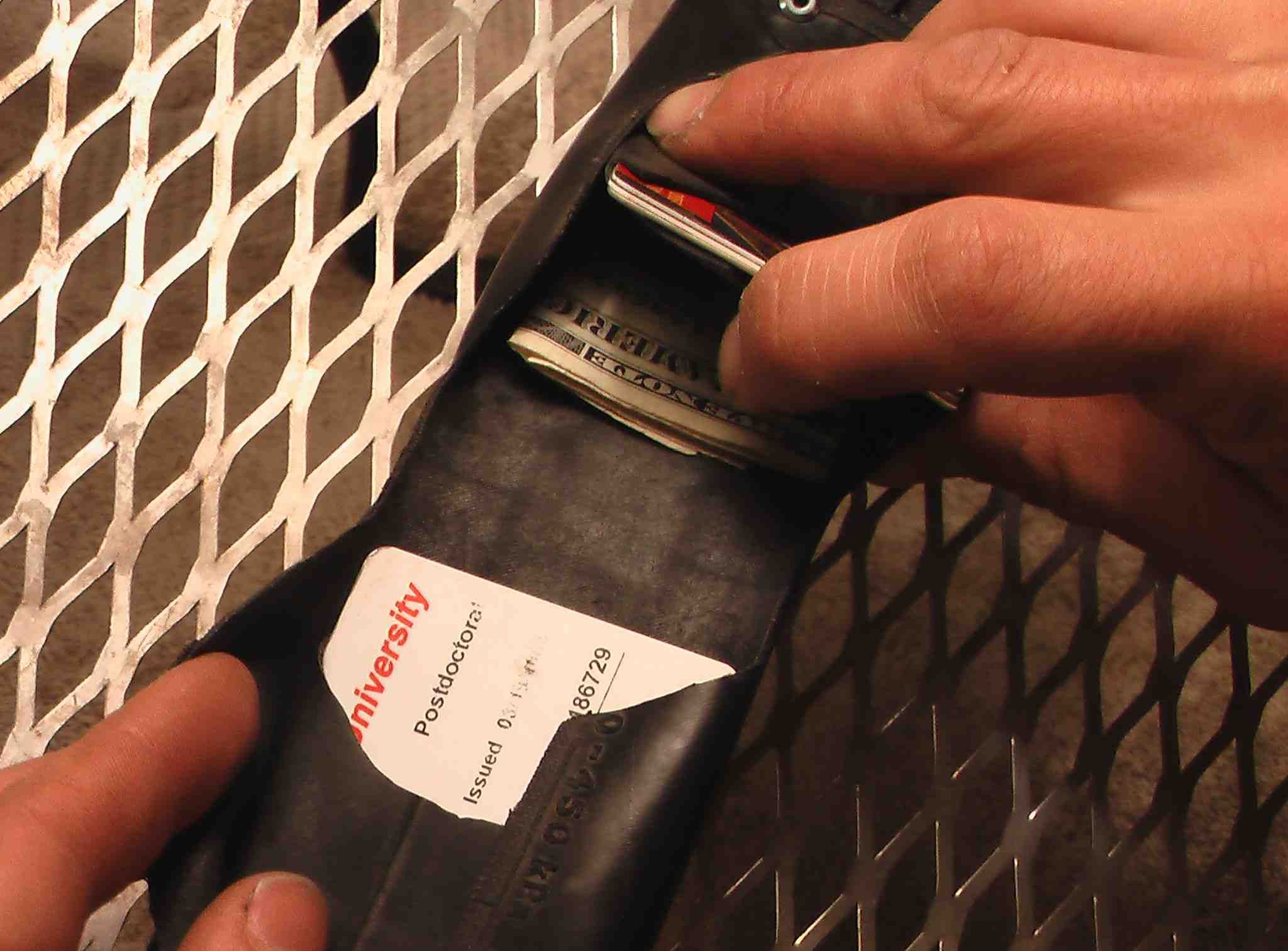 Knobby All Terrain Rubber Wallet With Optional Smack-lights : 6 Steps ...