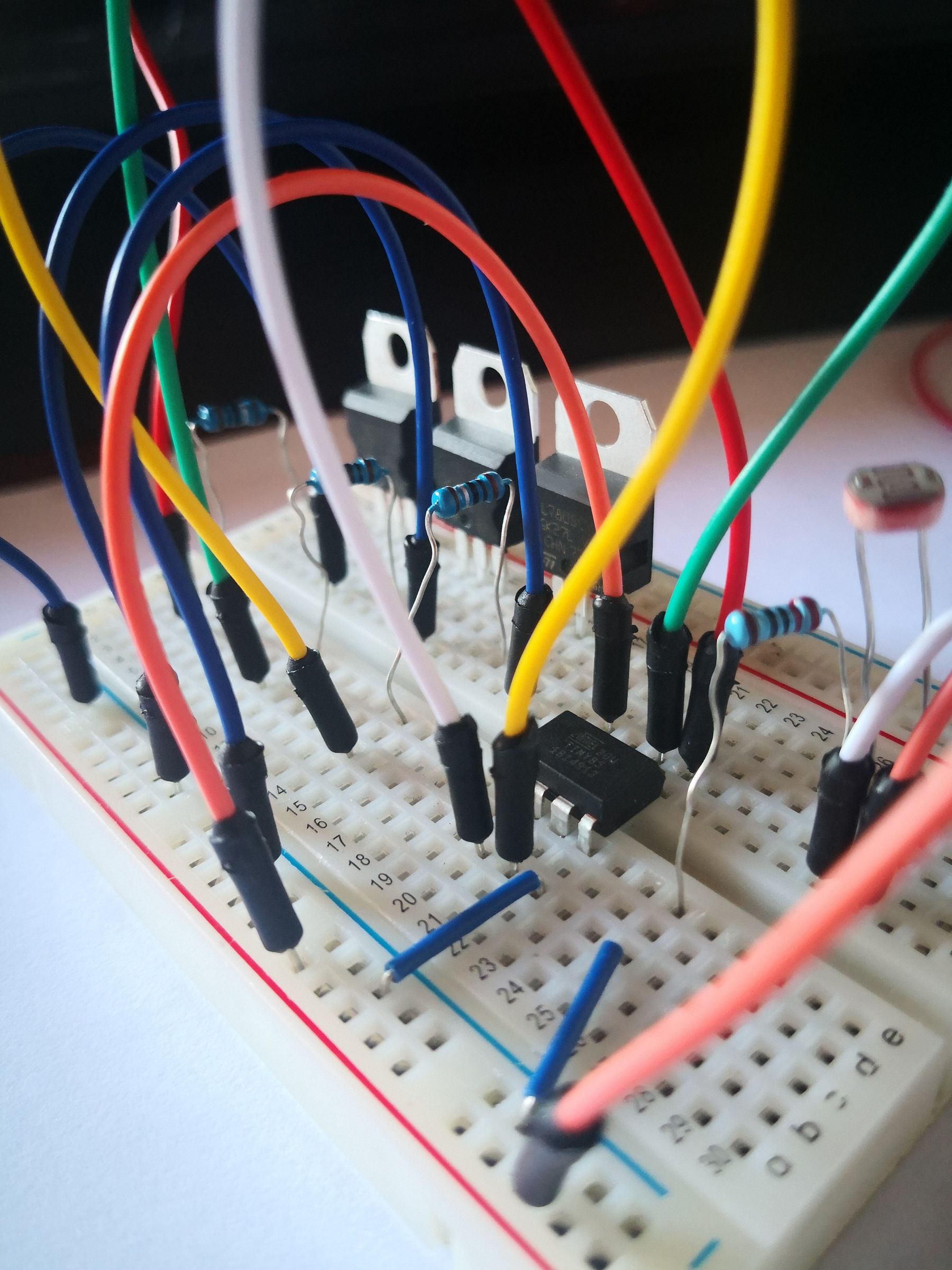Light Sensor Lamp With ATtiny85, 12V LEDs and L7805 Voltage Regulators ...