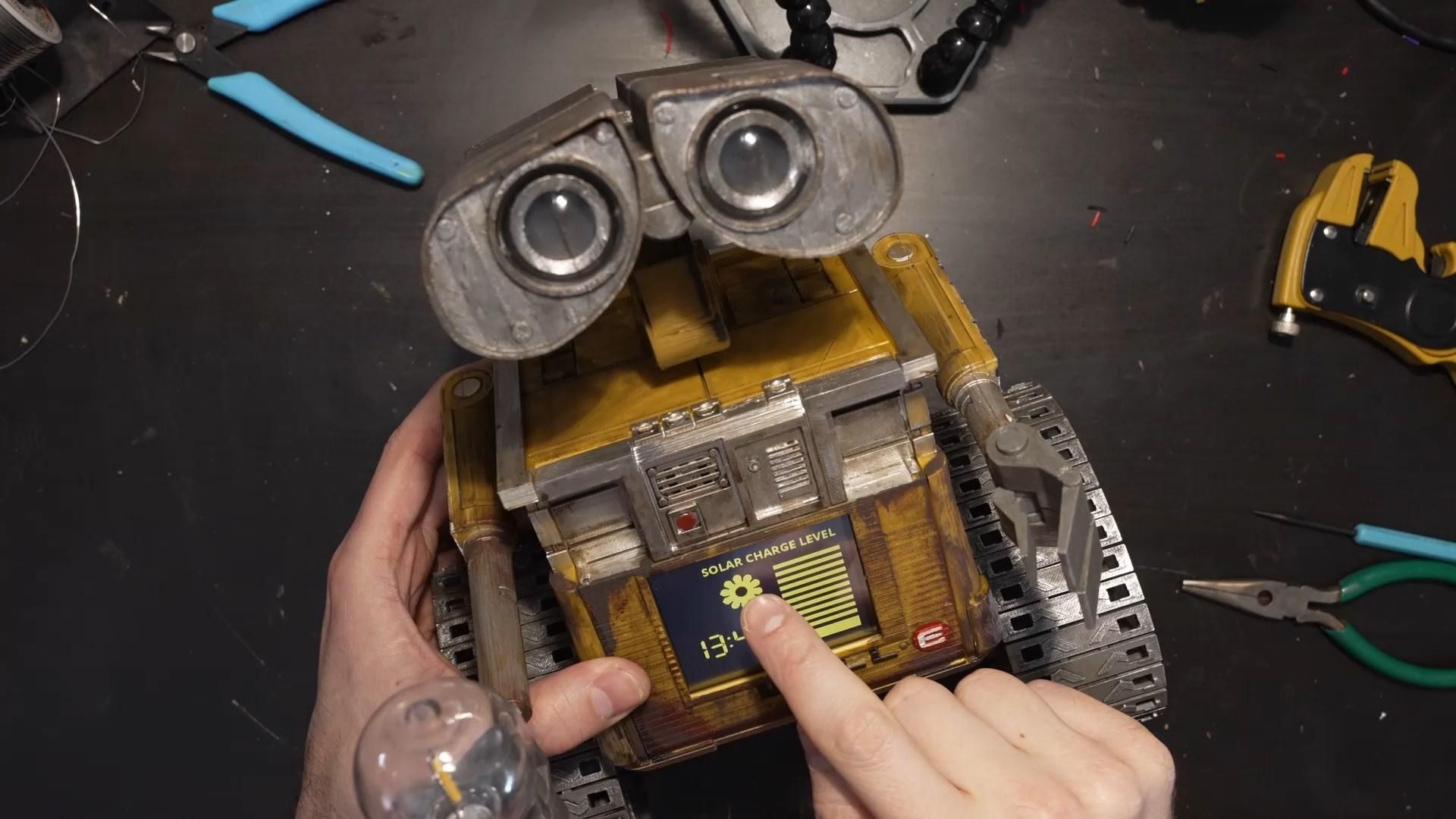 WALL-E Clock & Lamp : 24 Steps (with Pictures) - Instructables