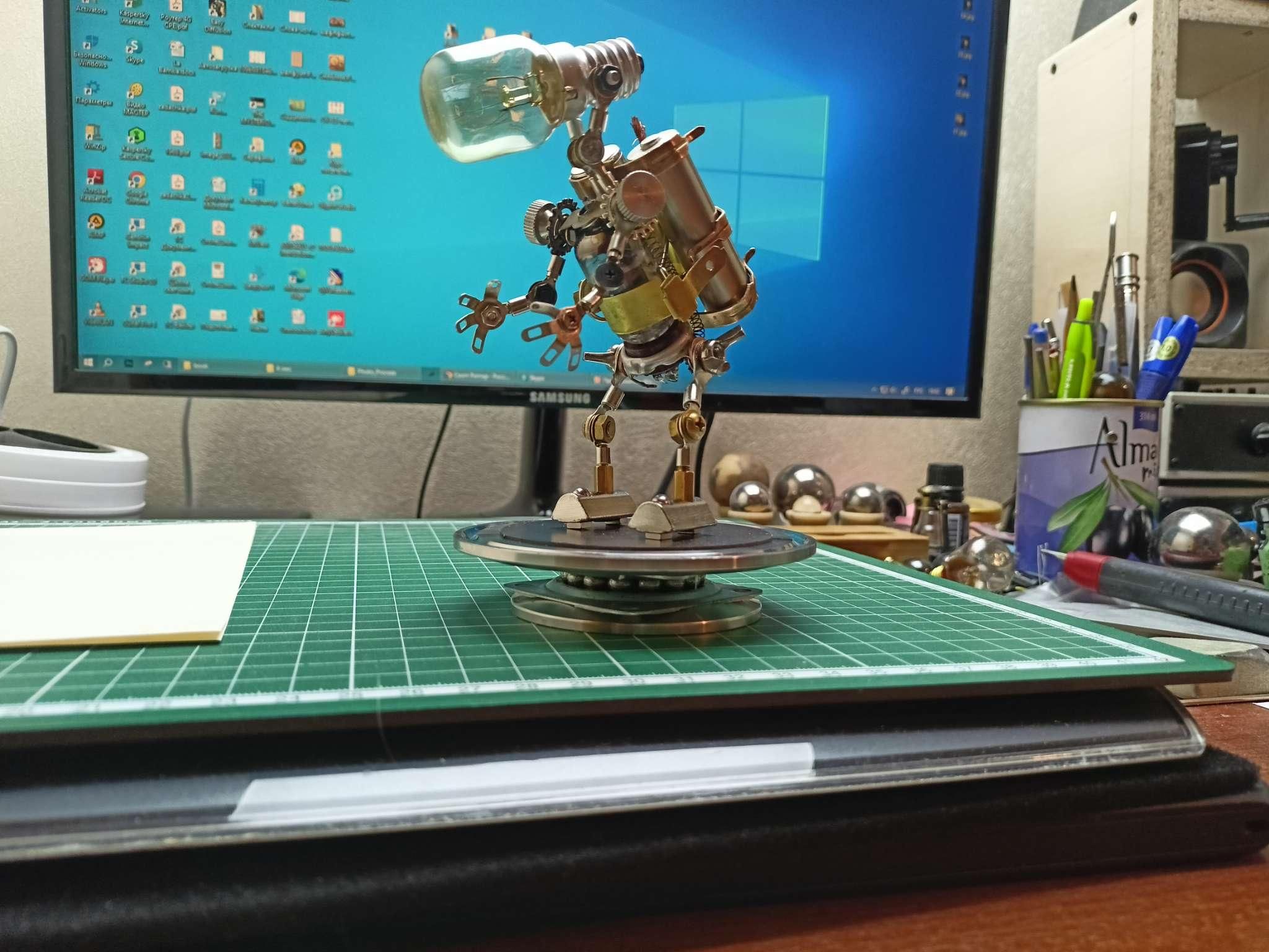 DIY Mechanical Sculpture Steampunk Robot. Lamp Tube Bot : 11 Steps ...