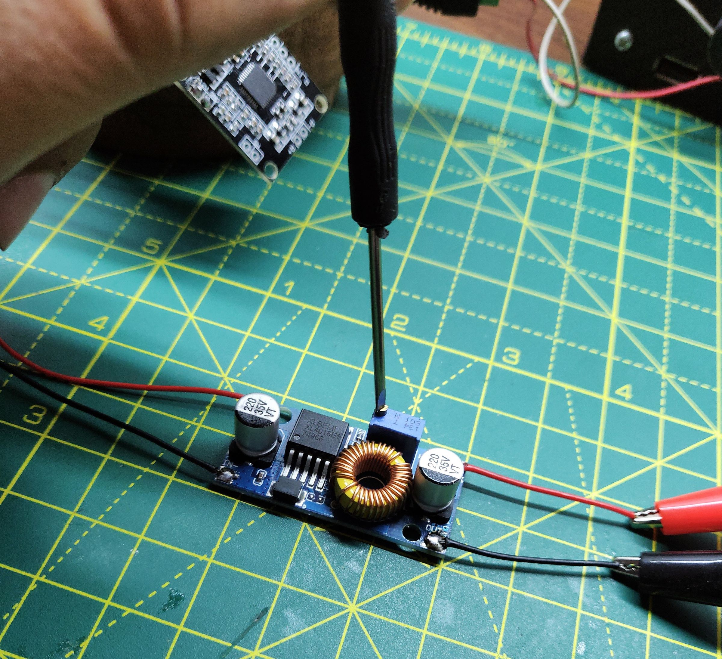 Desk Bluetooth Speaker With Audio Visualisation, Touch Buttons and NFC ...