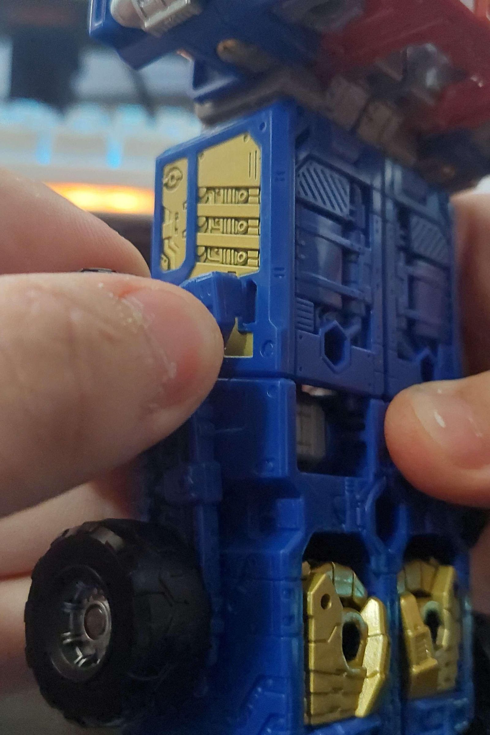 How to Convert Legacy Armada Optimus Prime From Core Robot to Truck and ...