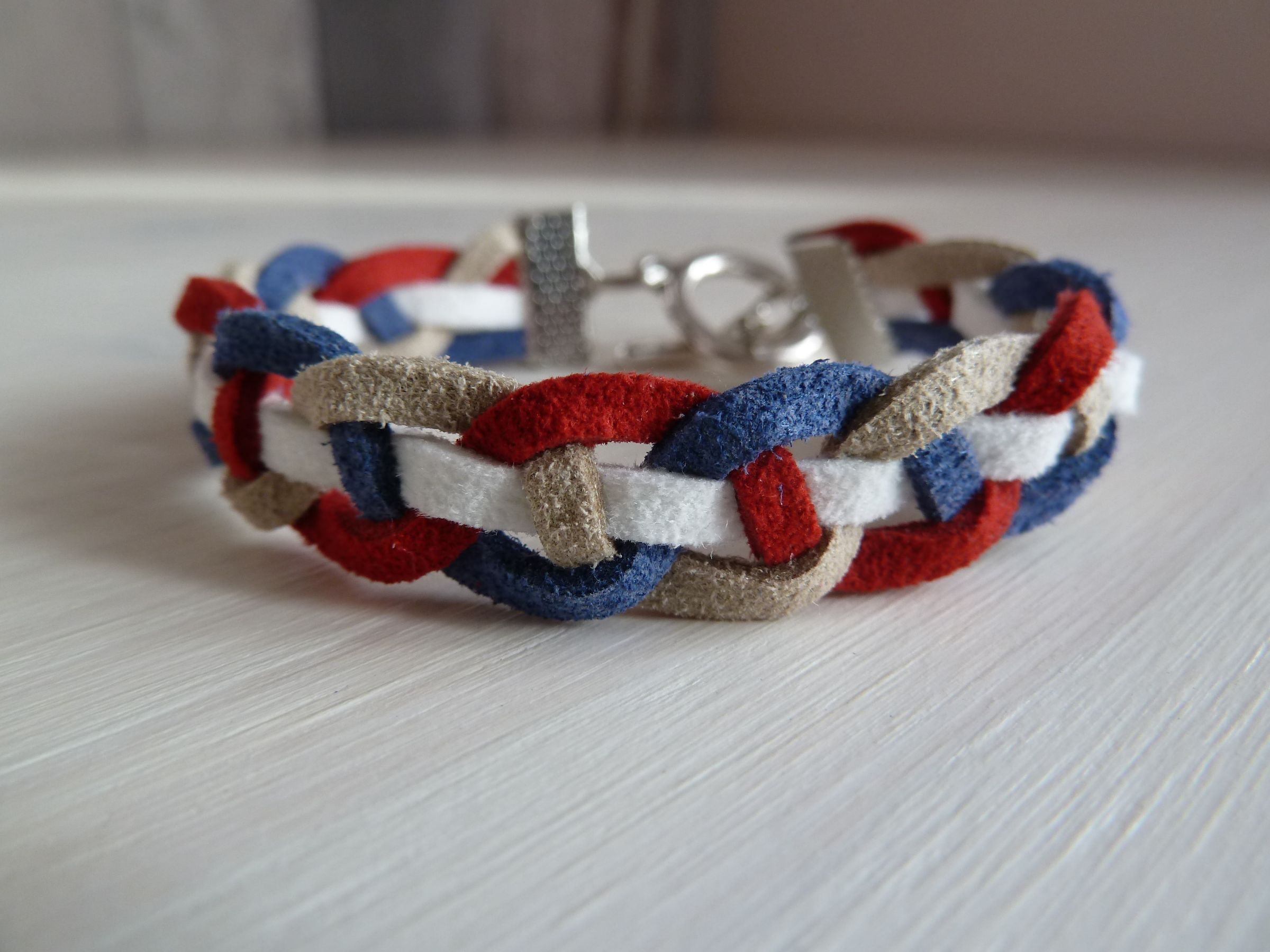 Four Strands Braided Bracelets : 8 Steps (with Pictures) - Instructables