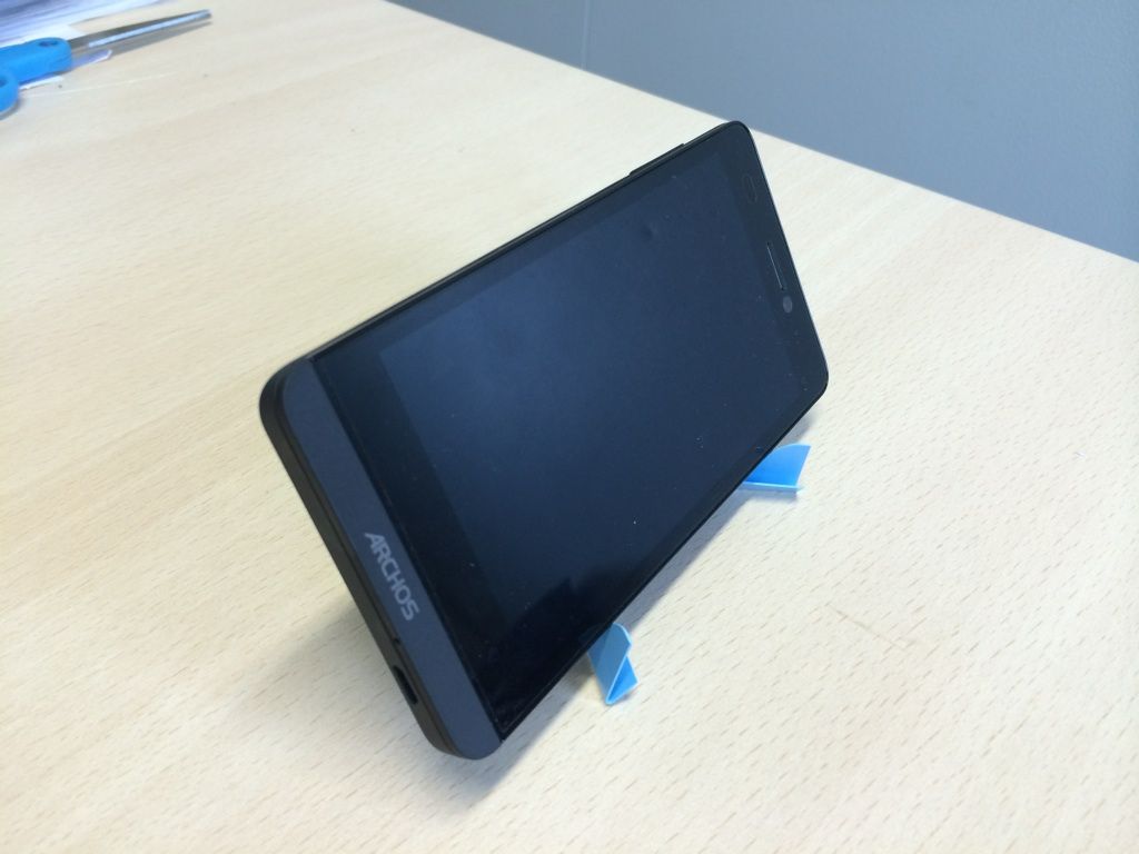 Cell Phone Desktop Movie Stand : 4 Steps - Instructables