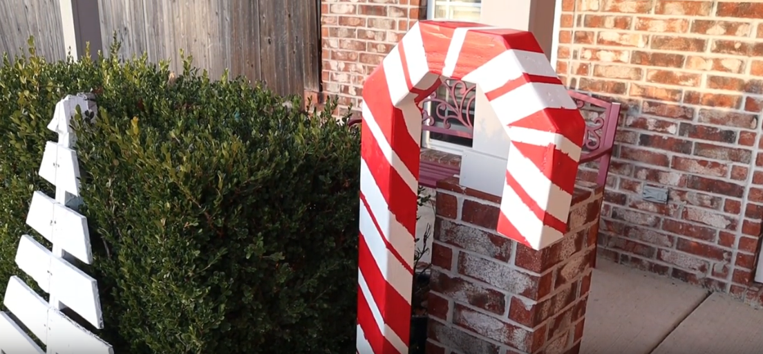 Candy Cane Post : 7 Steps - Instructables