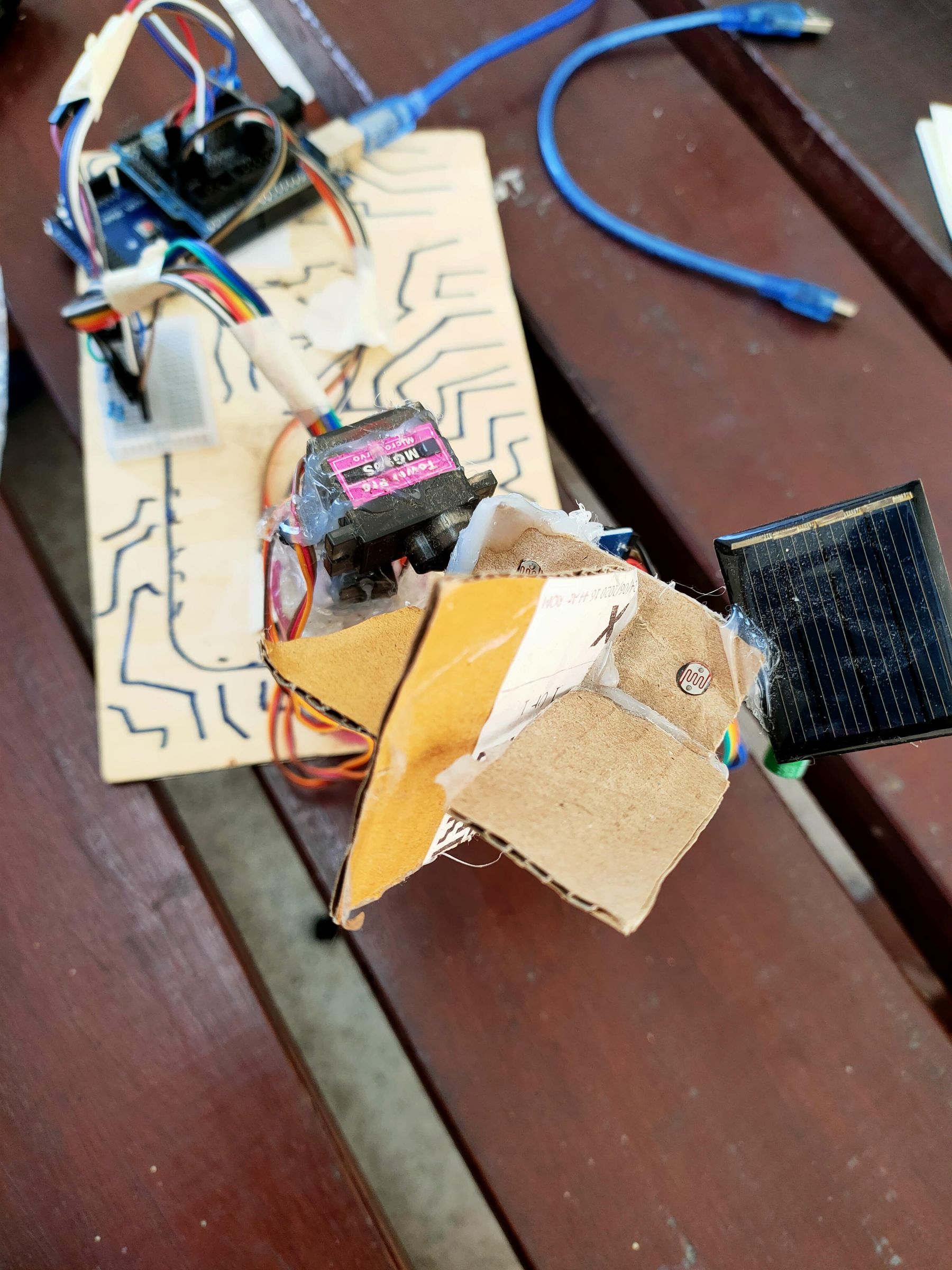 DIY Miniature Solar Tracker : 5 Steps (with Pictures) - Instructables