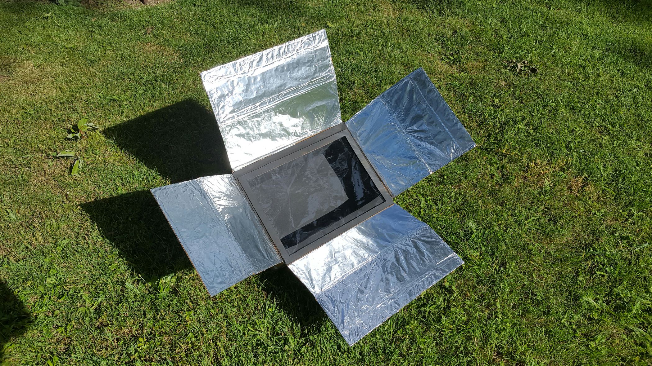 Flat Pack Solar Oven (200°+) : 8 Steps (with Pictures) - Instructables