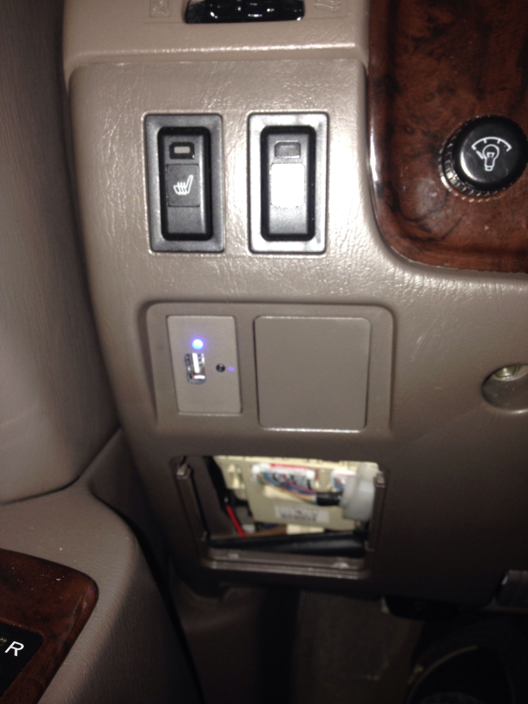 USB Power Port in Your Car : 5 Steps - Instructables