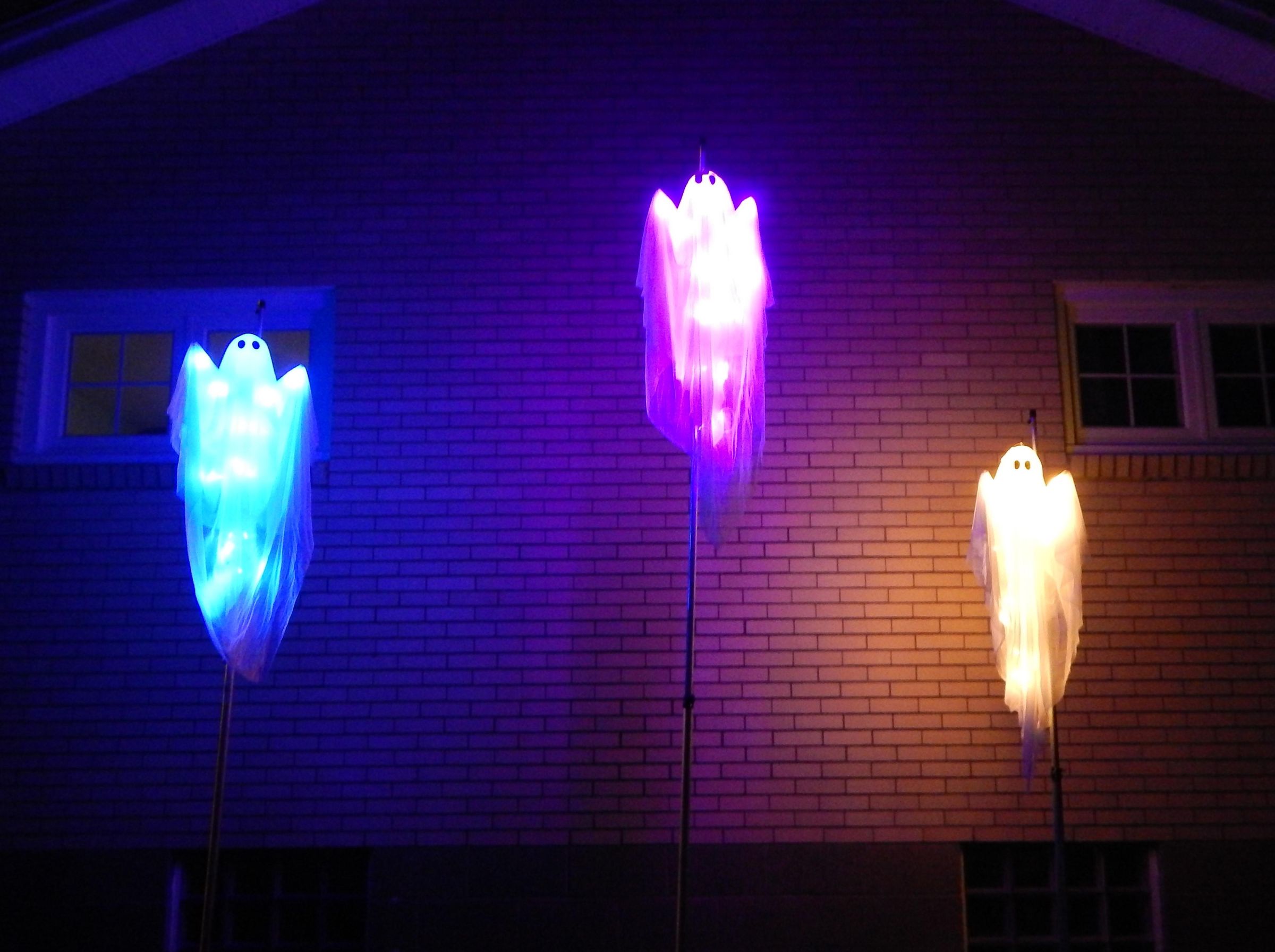 DIY Halloween Decoration Mounting Poles : 4 Steps - Instructables