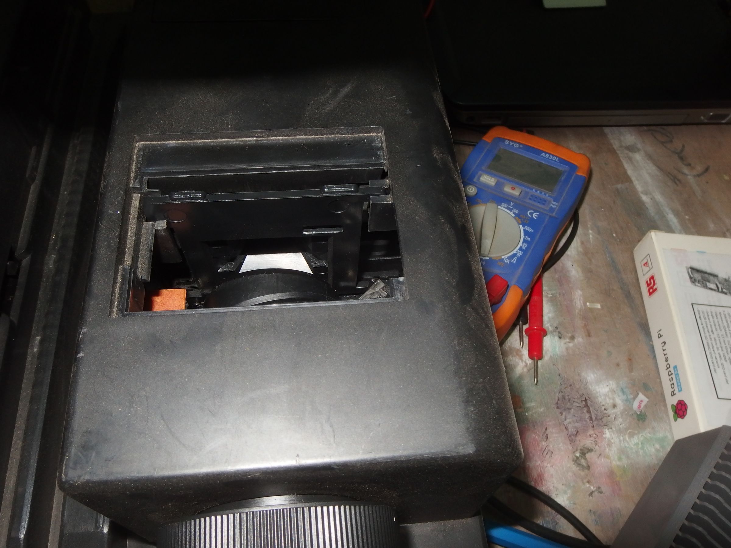 Convert a 40 Years Old DIA Slide Projector to a Decent DIY Projector ...