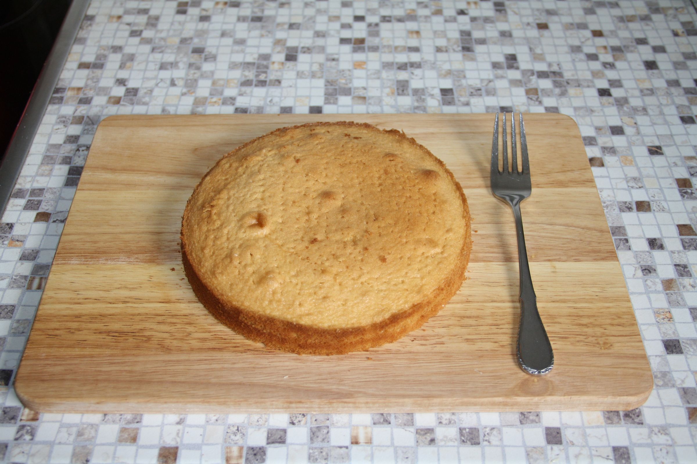 Victoria Sponge Cake : 6 Steps - Instructables