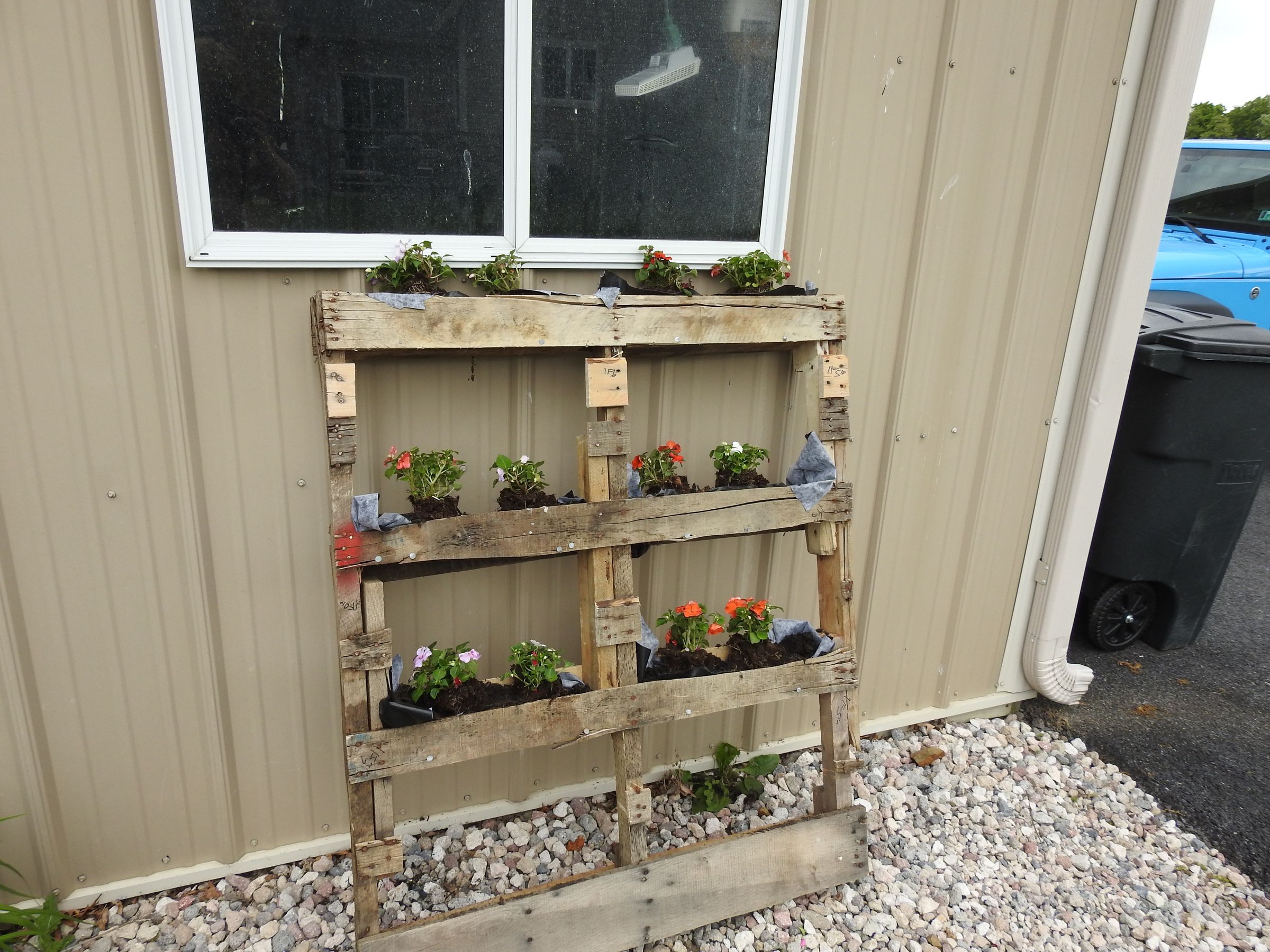 Pallet Flower Box : 8 Steps - Instructables