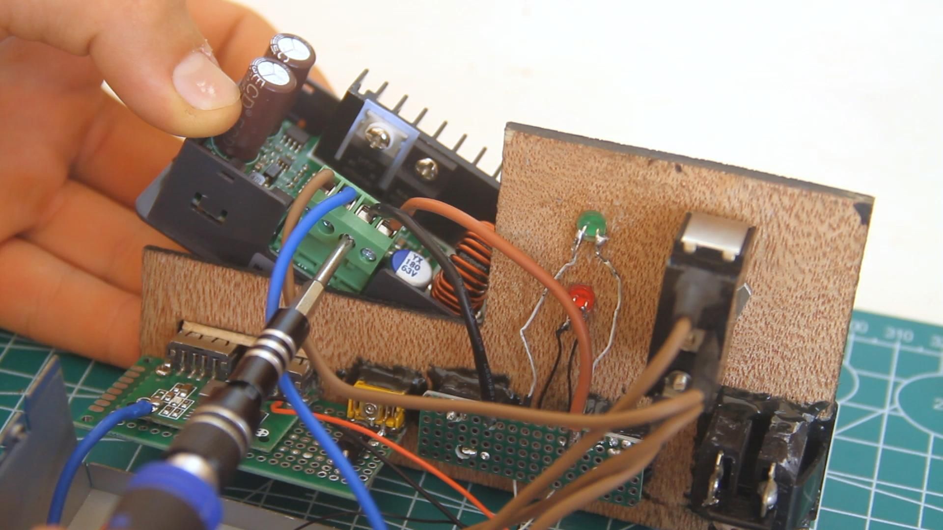 Build a Variable Lab Bench Power Supply : 22 Steps (with Pictures ...