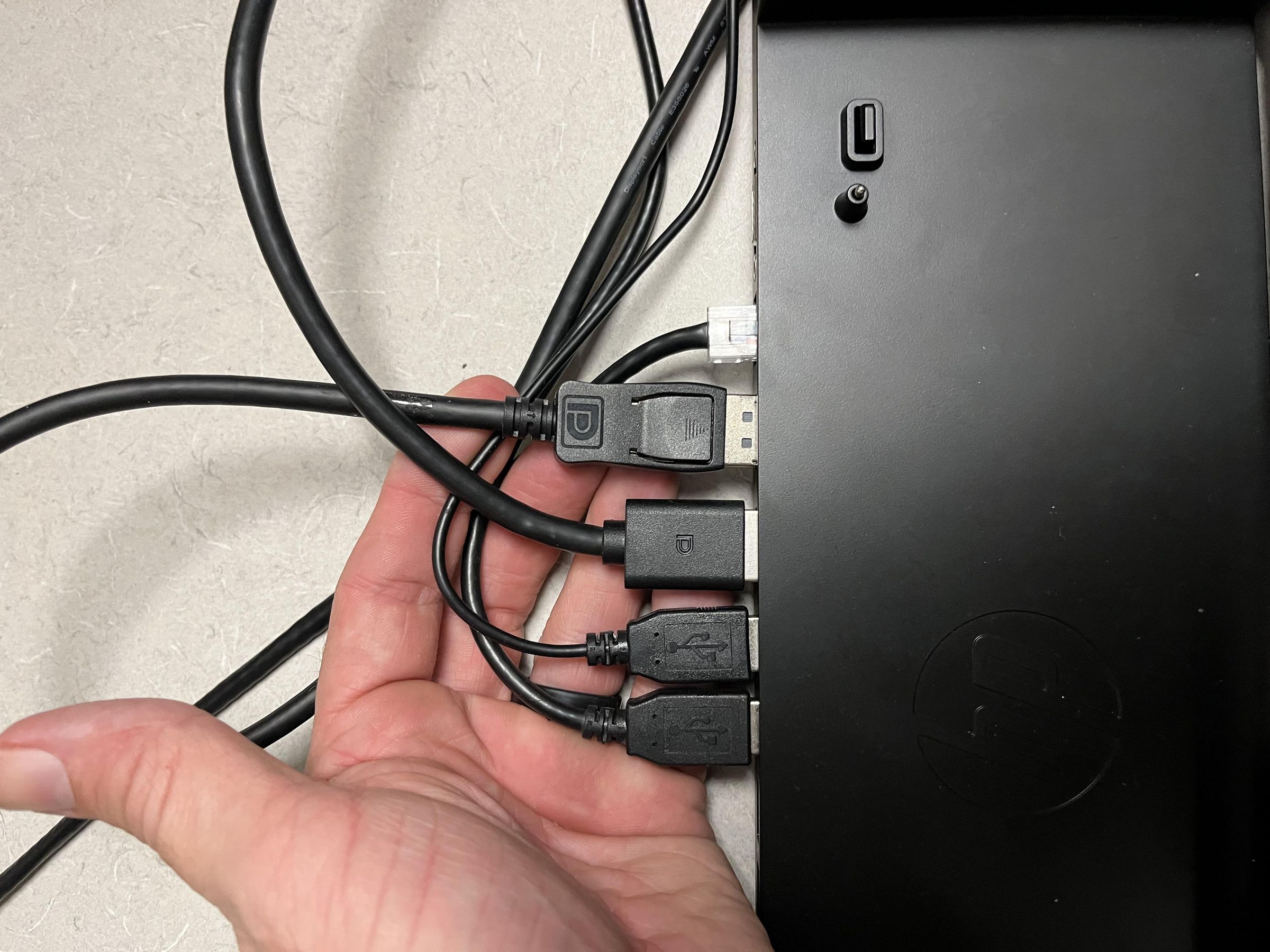 Setting Up a Laptop Workstation With Dual Monitors : 8 Steps ...