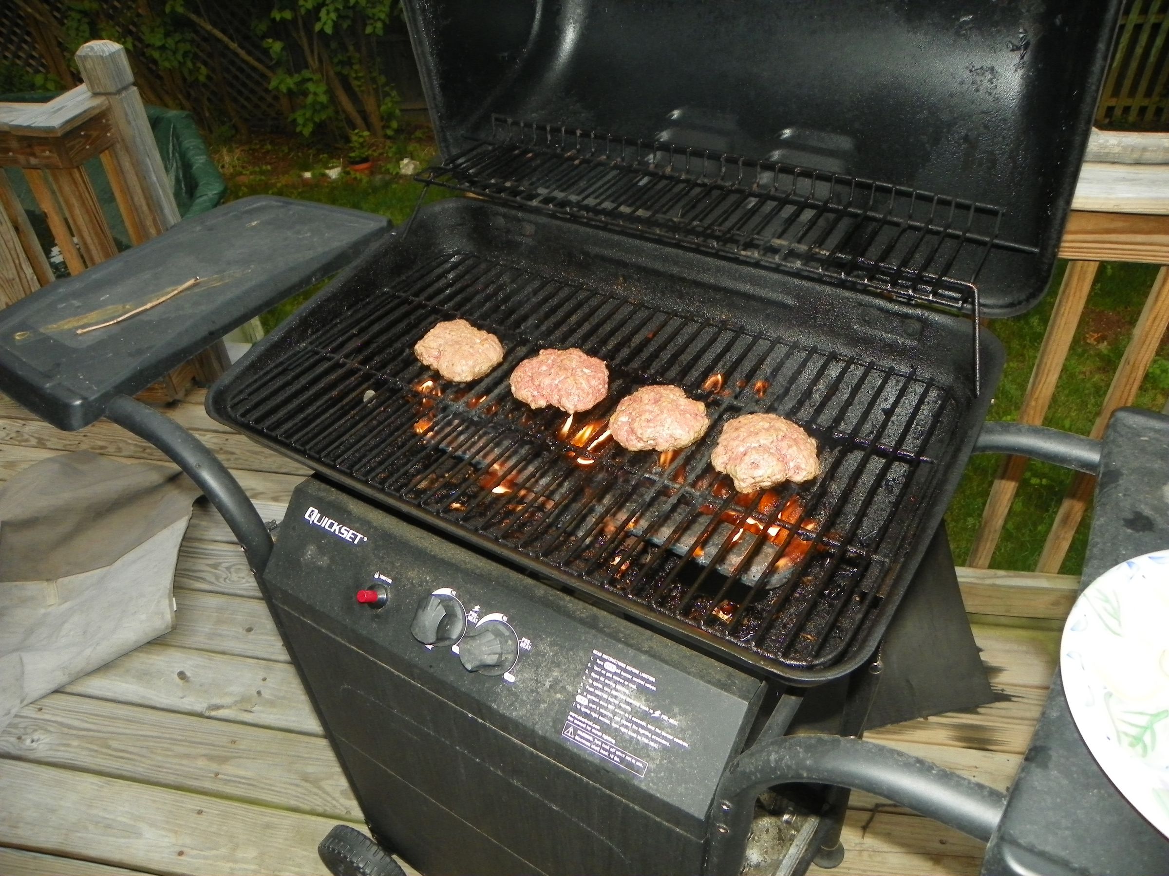 Putting on the Ritz Burger : 7 Steps - Instructables