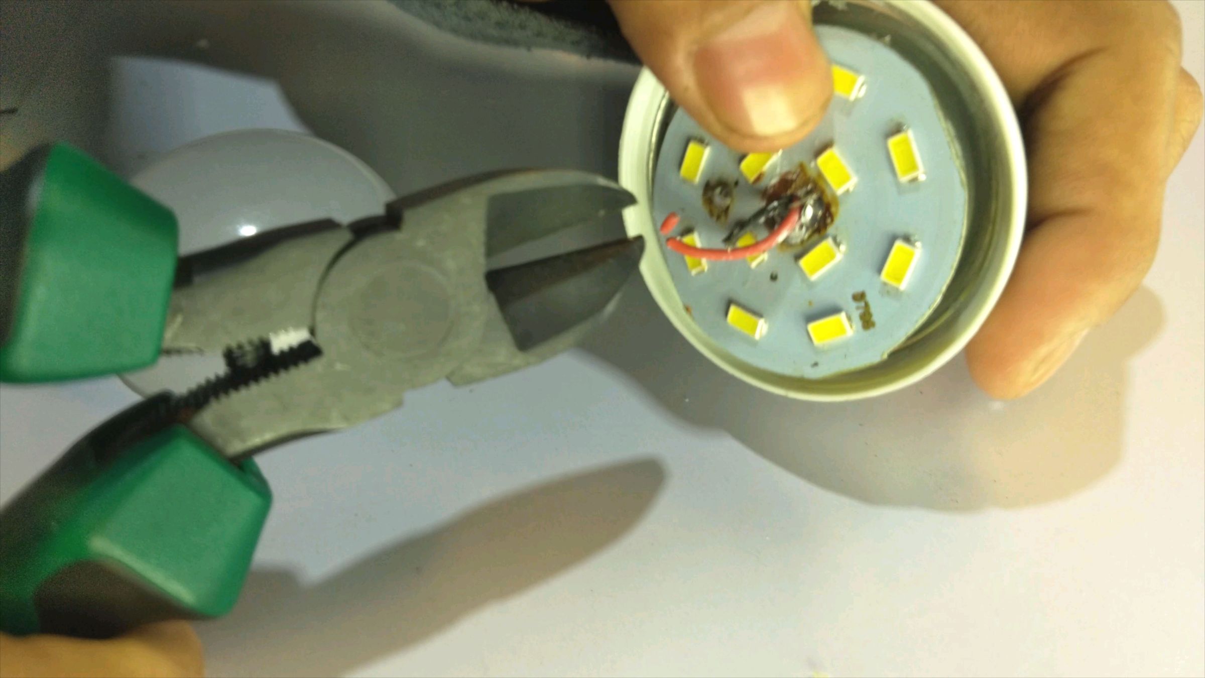 DIY LED FLASHLIGHT (SUPER BRIGHT) : 12 Steps (with Pictures ...