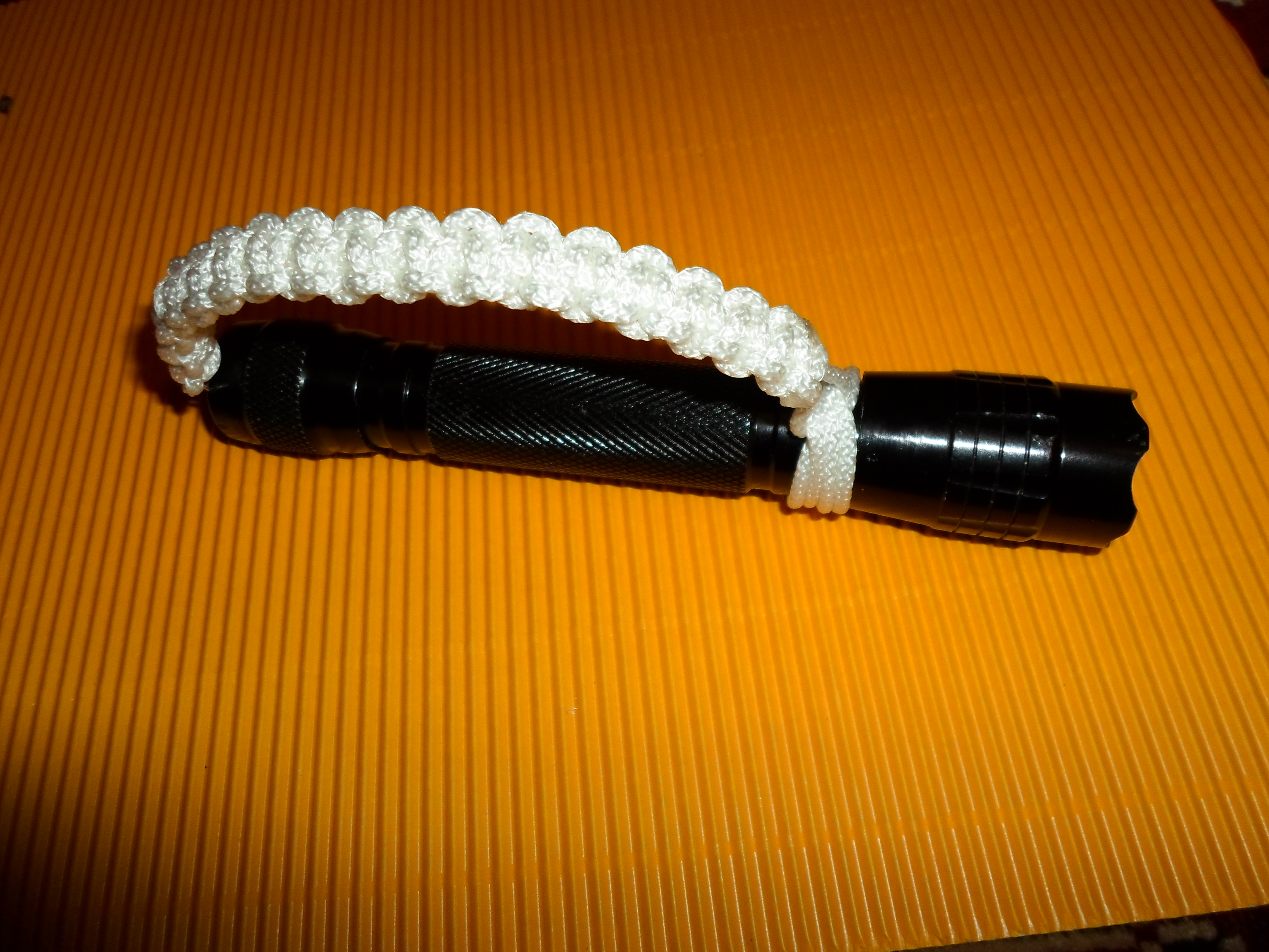 Flashlight Paracord Strap - Instructables