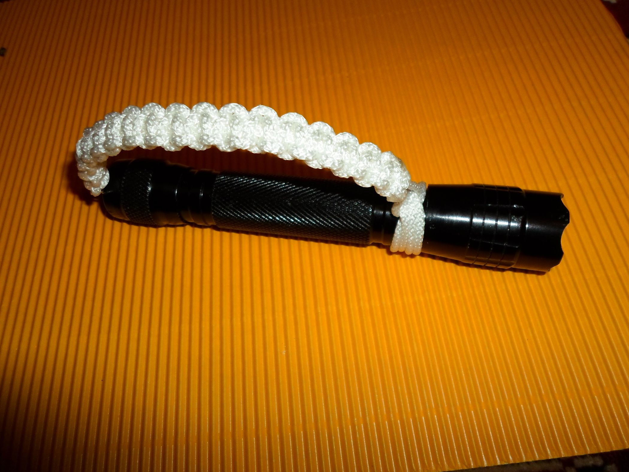 Flashlight Paracord Strap - Instructables