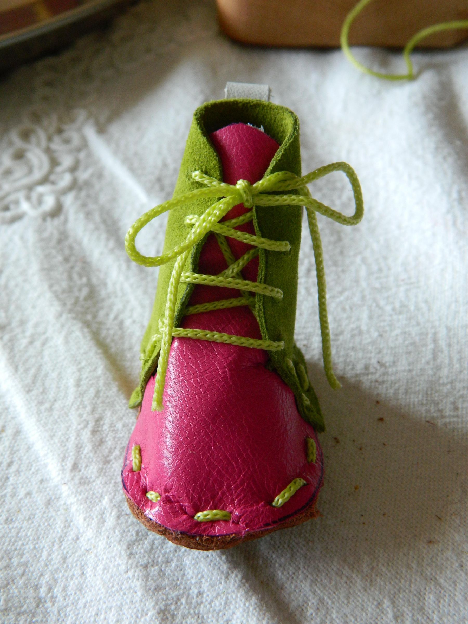 Leather Shoe Key Chain : 14 Steps (with Pictures) - Instructables