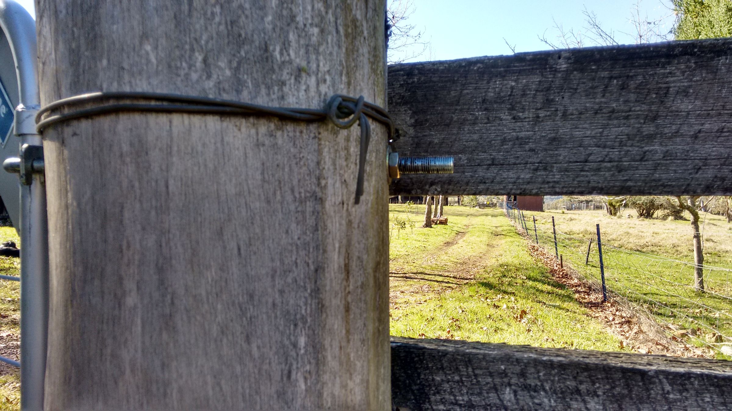 Automating a Farm Gate, No Dig : 11 Steps (with Pictures) - Instructables