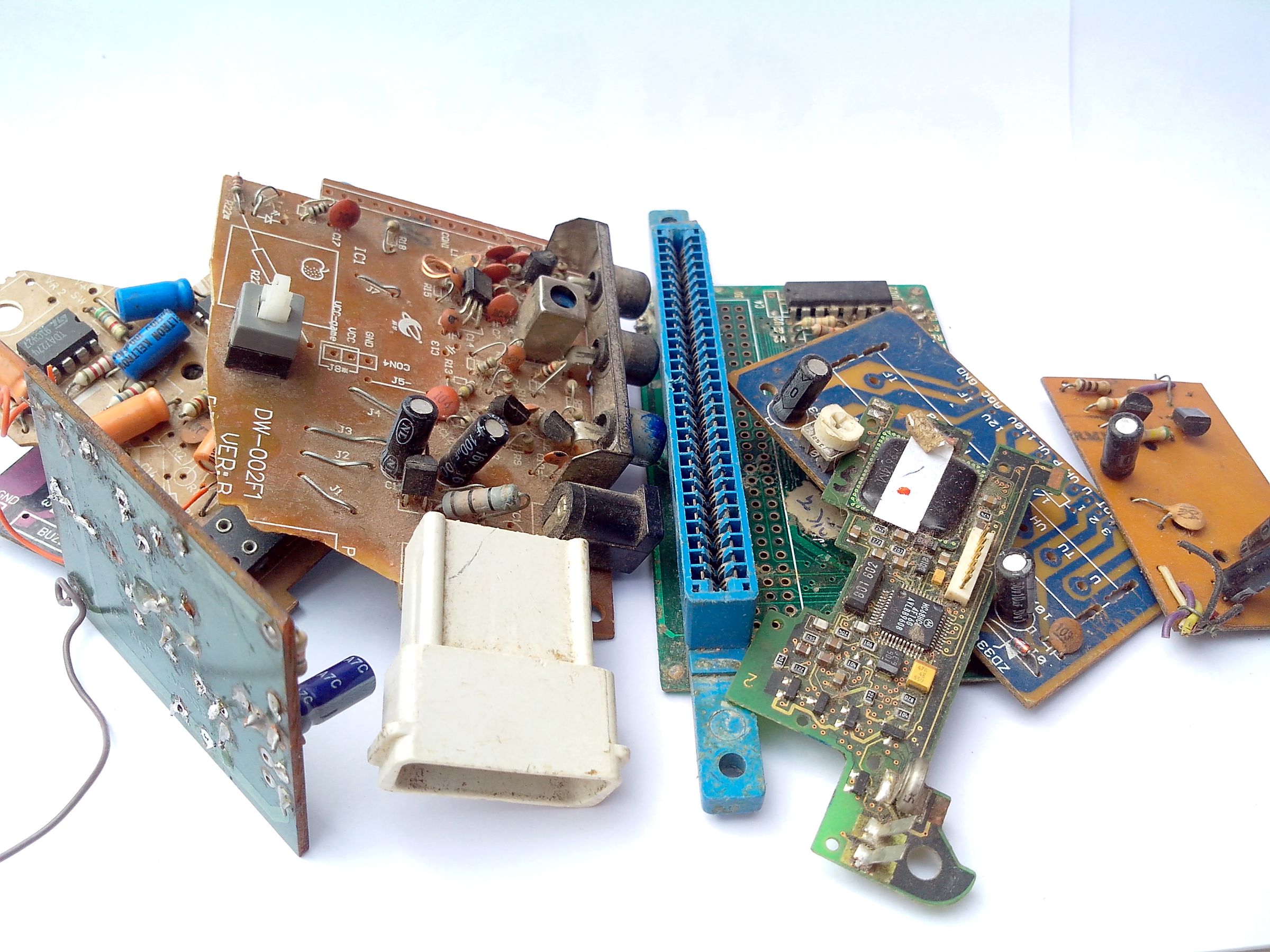 Mini Audio Transmitter : 8 Steps (with Pictures) - Instructables