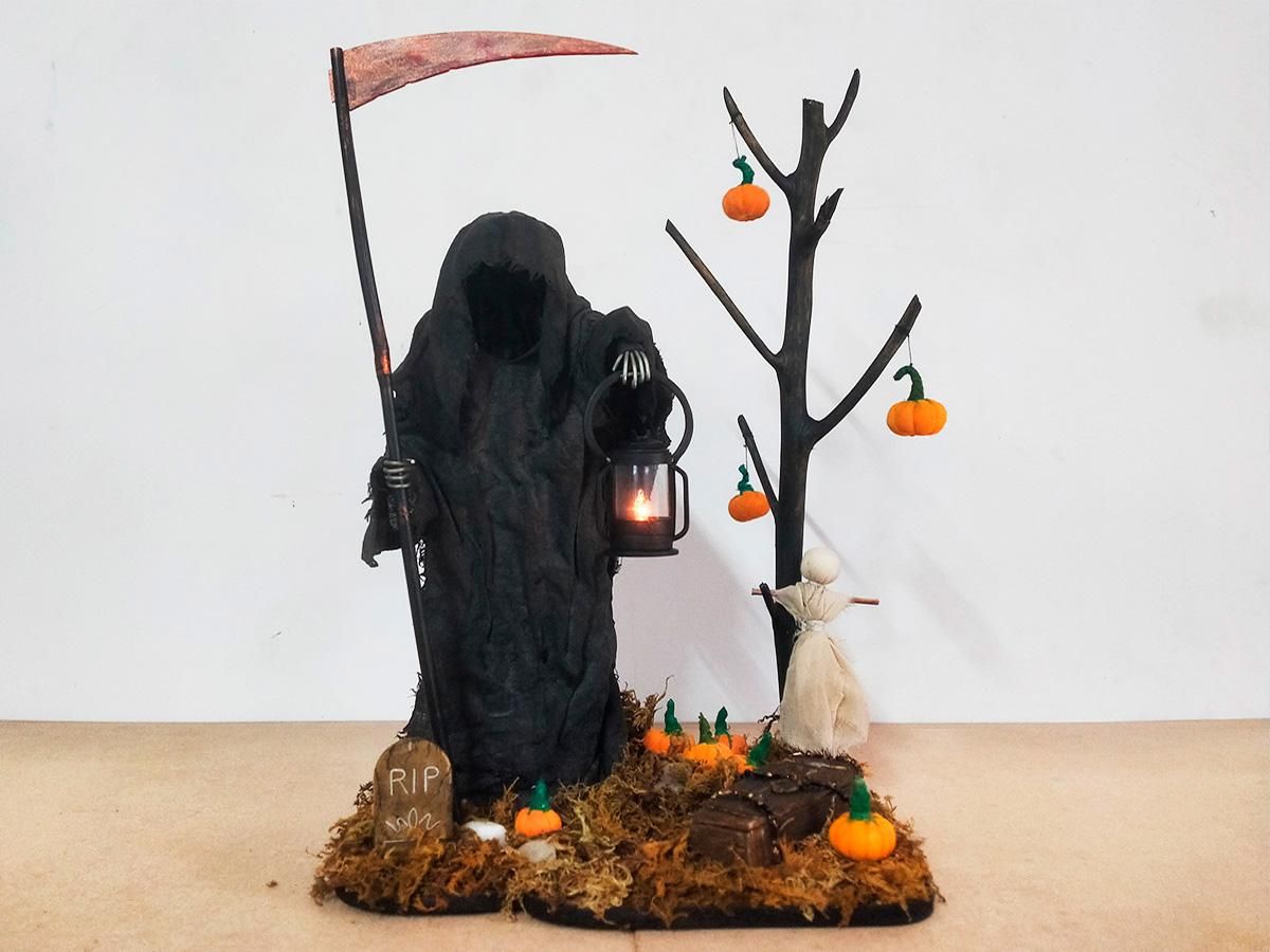 Grim Reaper With Scythe & Lantern in Graveyard Halloween Decor : 22 ...