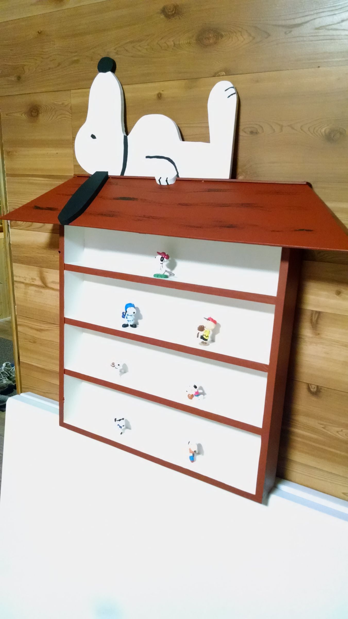 How to Make a Snoopy Doghouse Display Shelf : 10 Steps (with Pictures ...