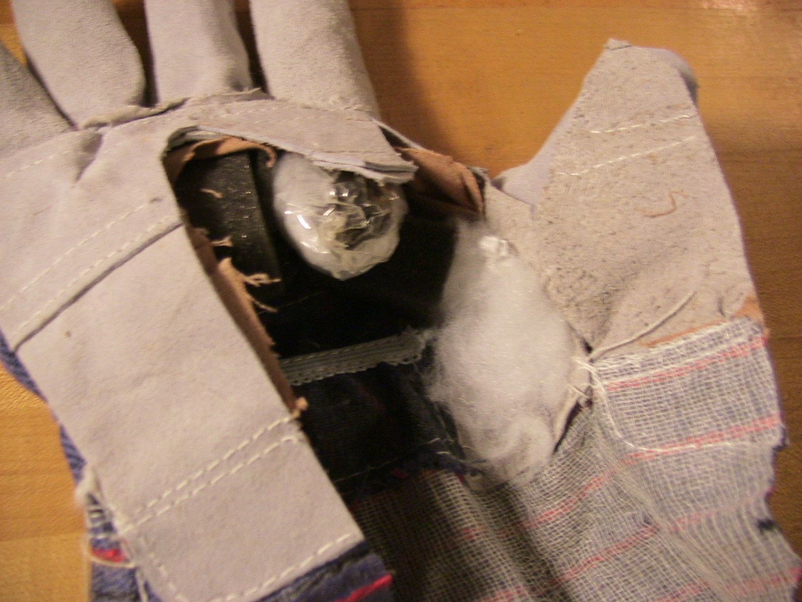 The Living Severed Hand! : 9 Steps (with Pictures) - Instructables