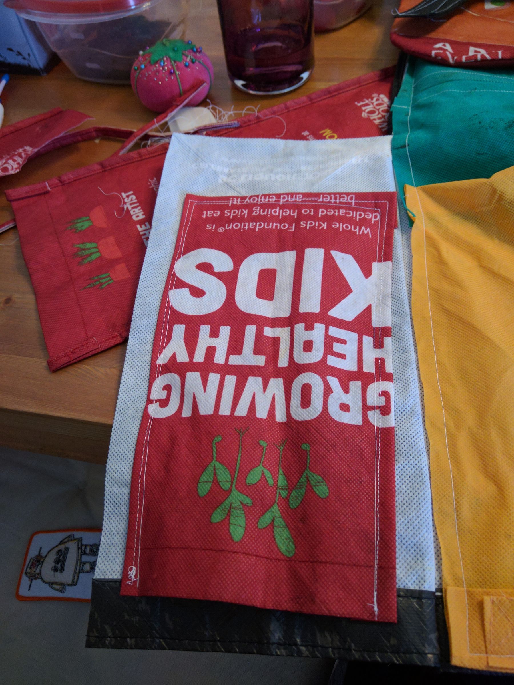 Make a Backpack From Reusable Shopping Bags : 5 Steps (with Pictures ...