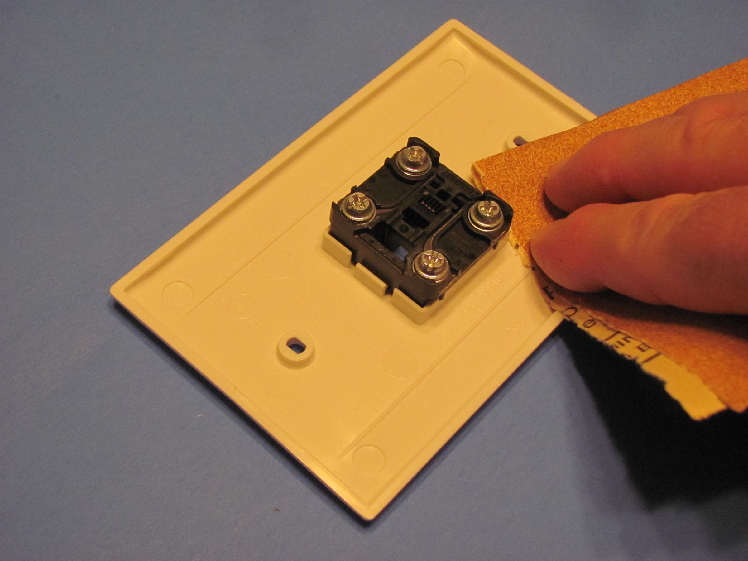 Phone Jack Secret Compartment : 7 Steps (with Pictures) - Instructables