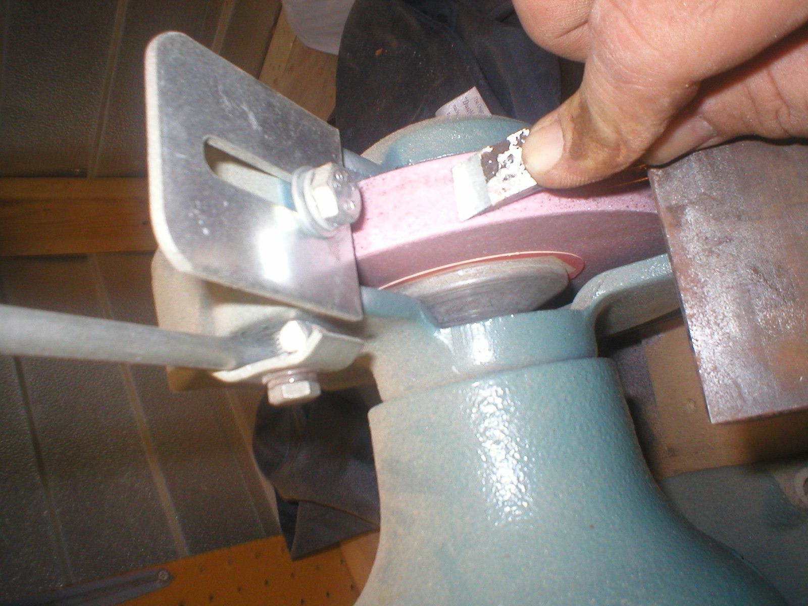How to Sharpen Lathe Chisels : 4 Steps - Instructables