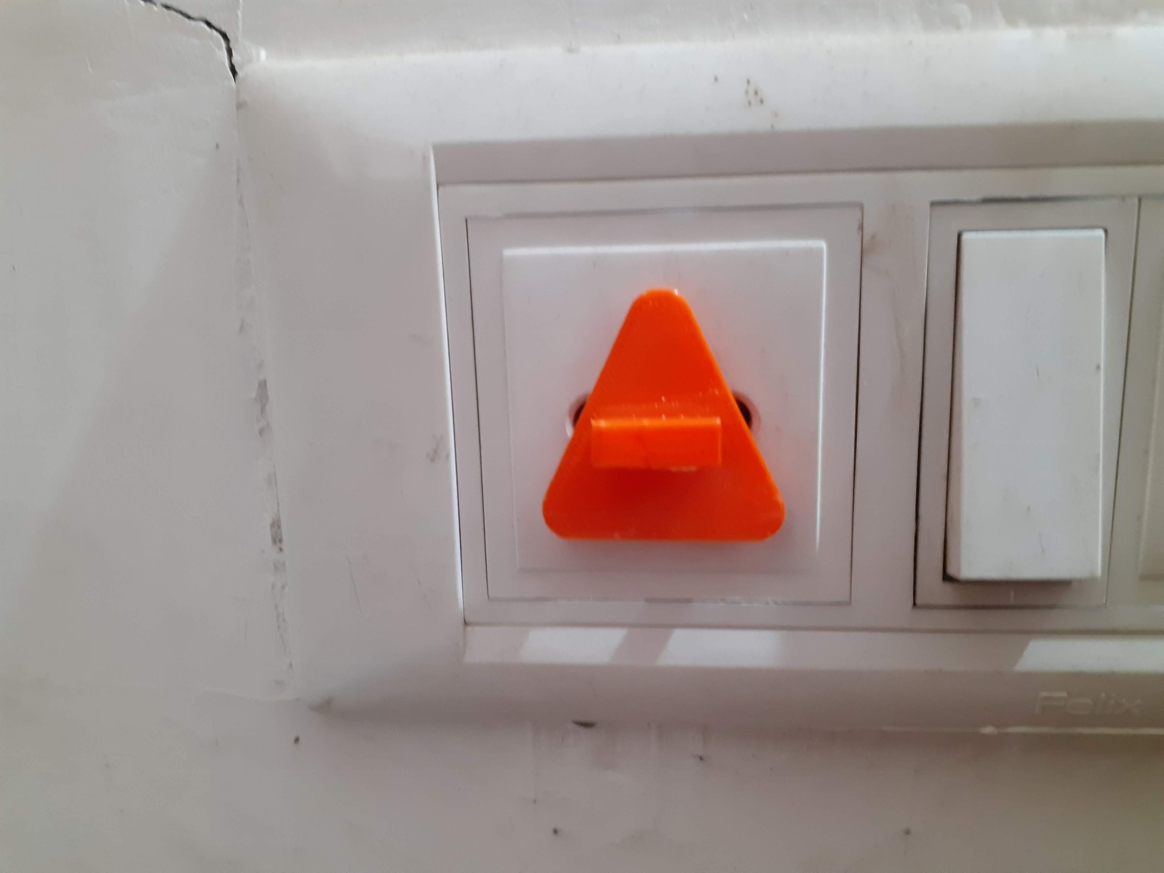 ELECRIC WALL SOCKET COVER : 3 Steps - Instructables