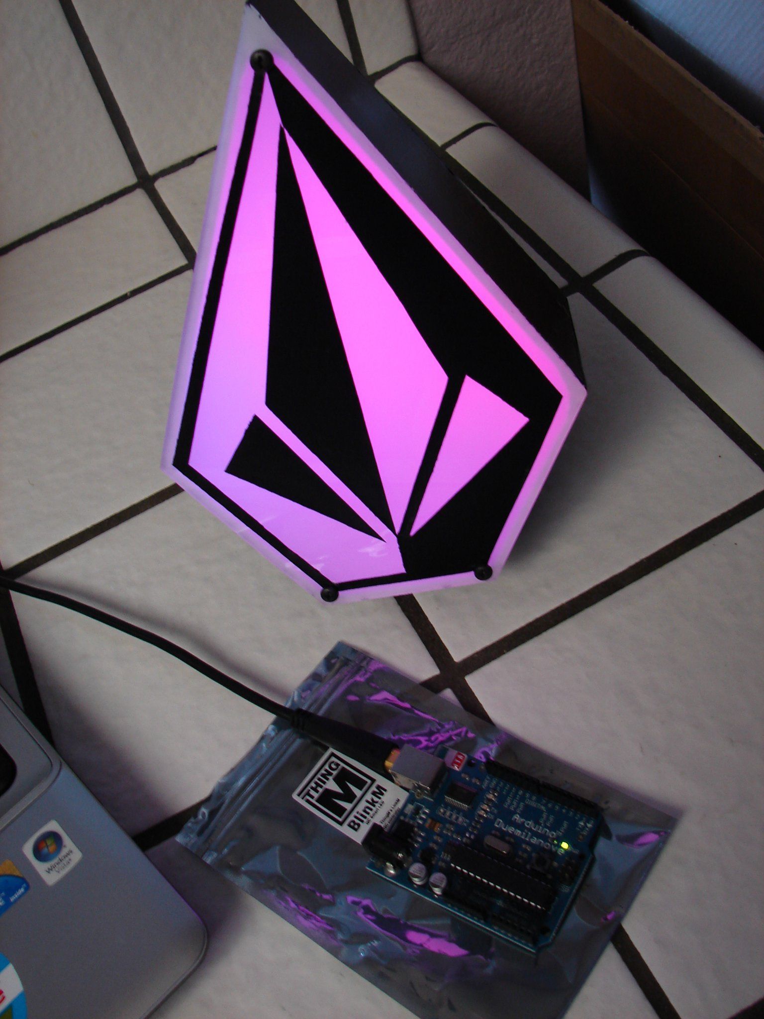 Volcom RGB Desktop Light Box : 6 Steps - Instructables